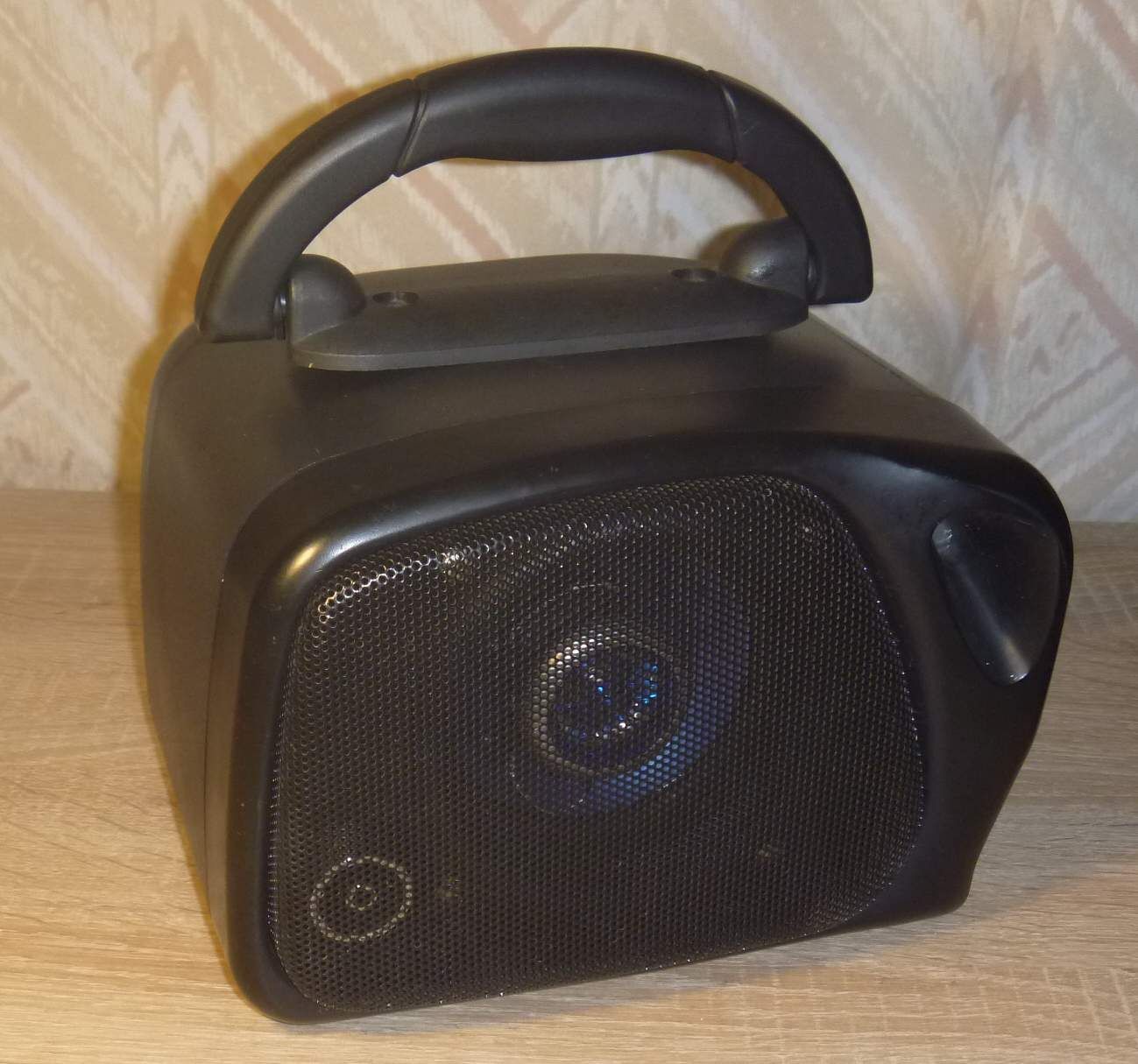 Building a BOOMBOX - From Simple Speakers to Bluetooth - Instructables