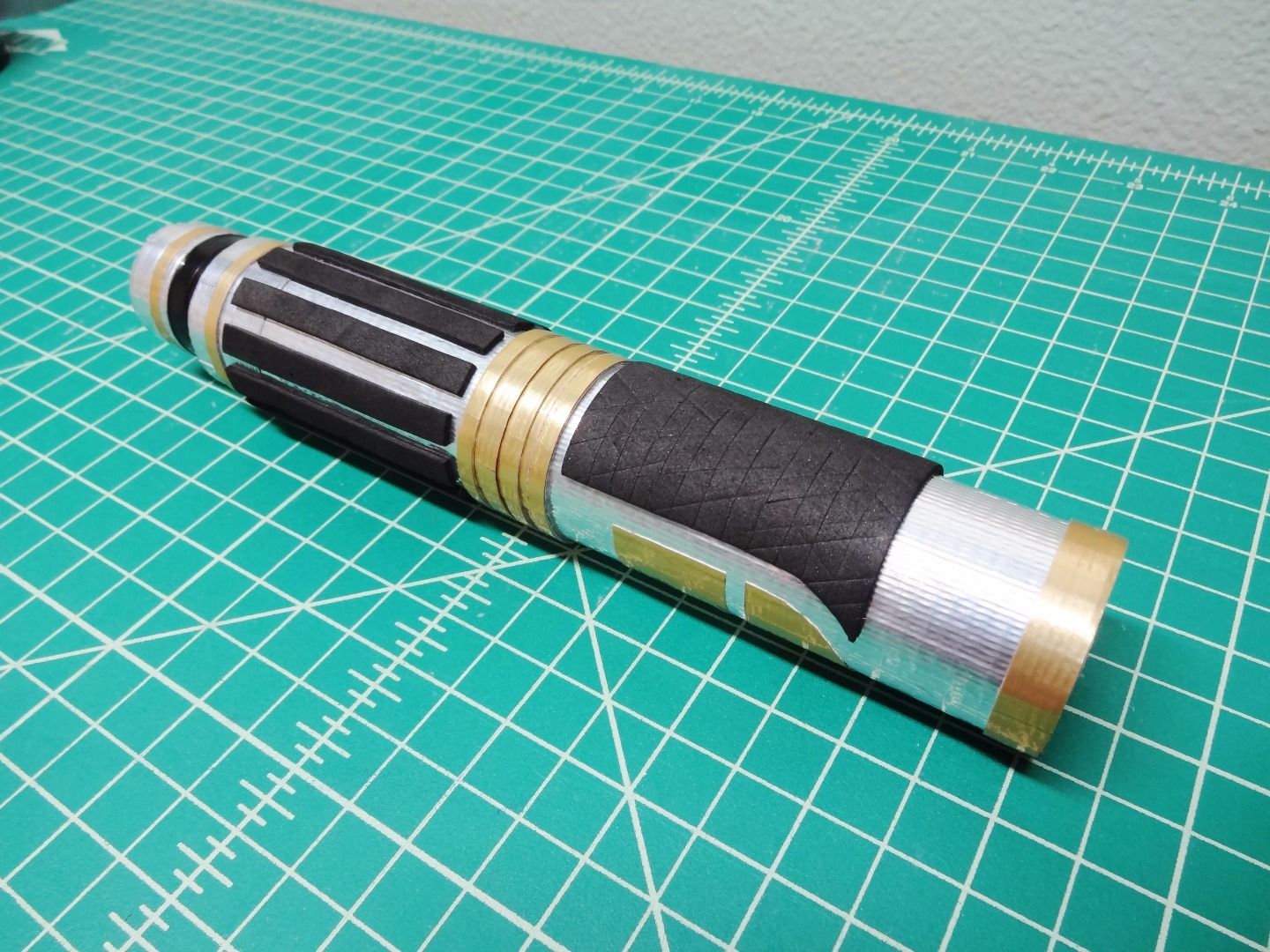 Easy $5 Lightsabers : 18 Steps (with Pictures) - Instructables