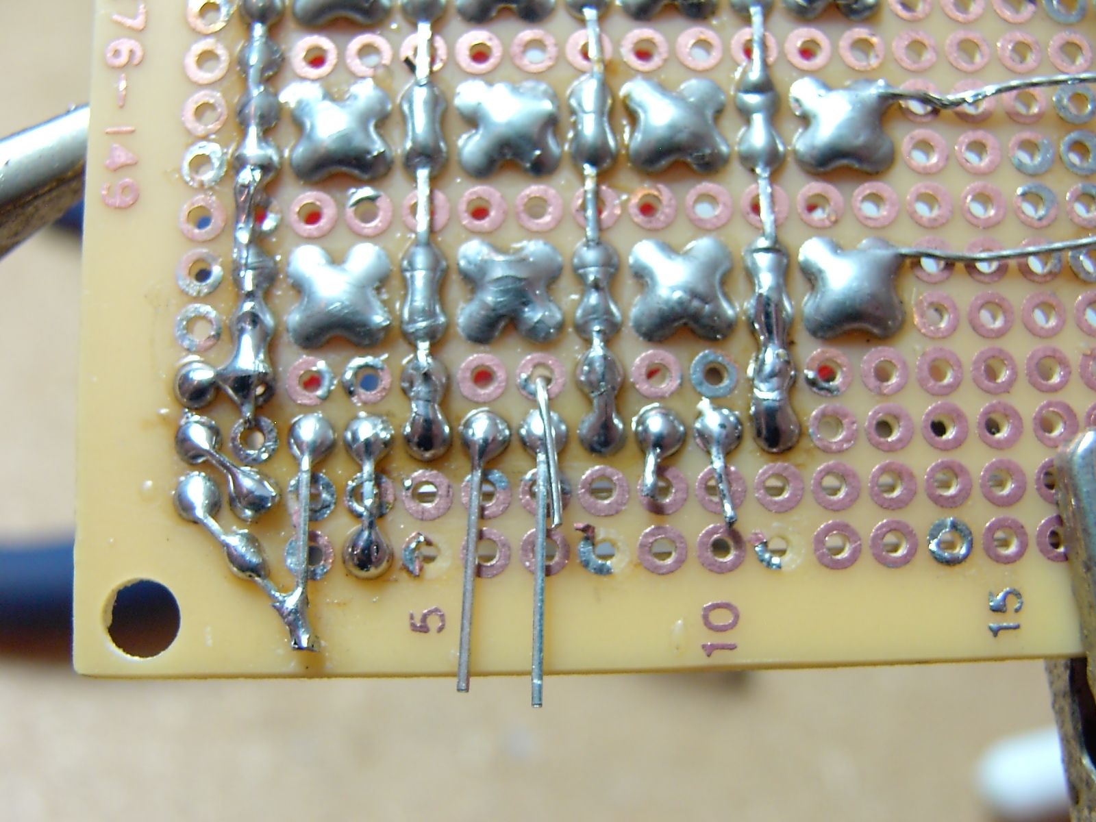 Single Chip, 2 Wire 4x4 LED Matrix - Instructables