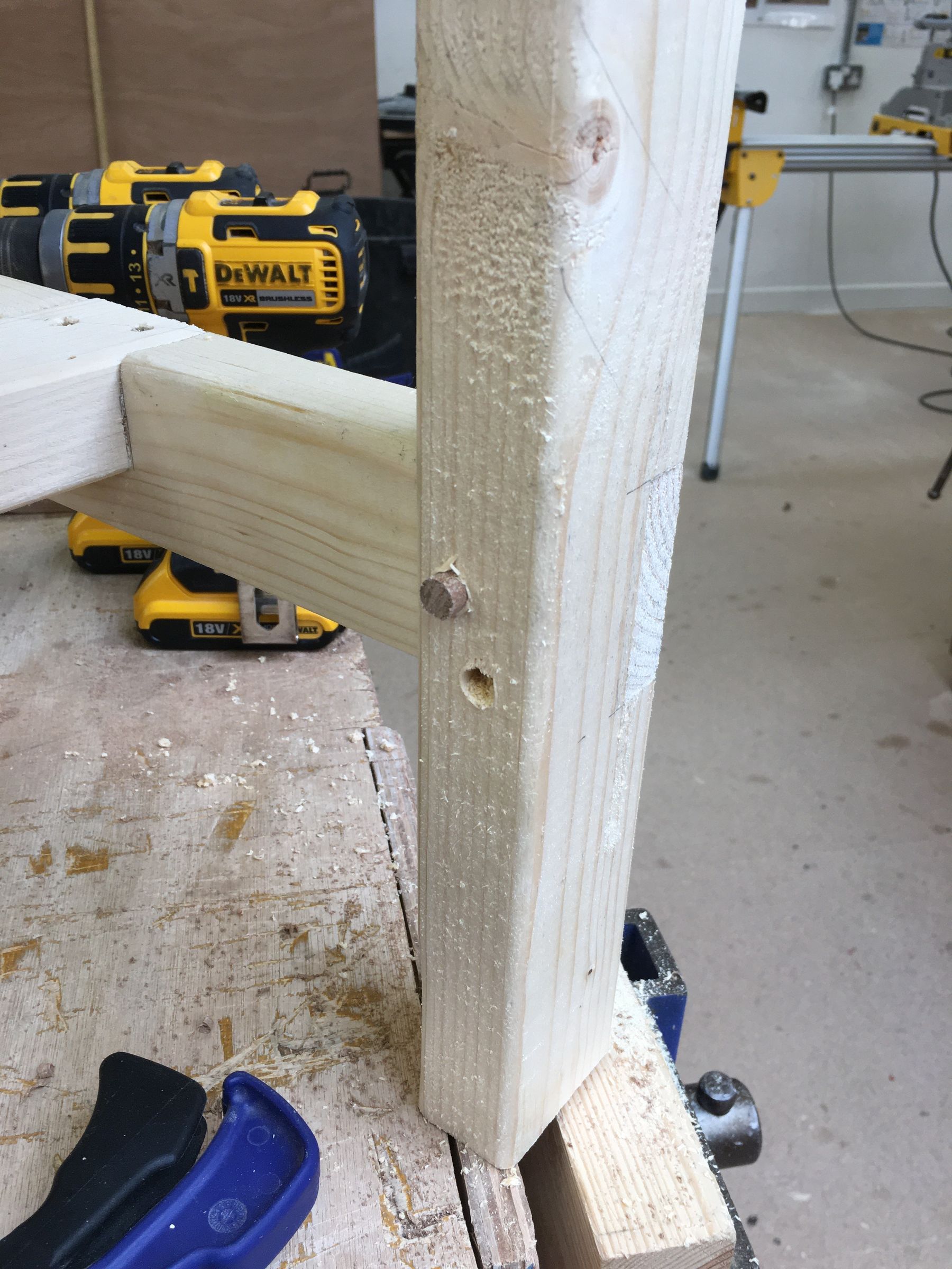 Super Easy Table : 7 Steps (with Pictures) - Instructables