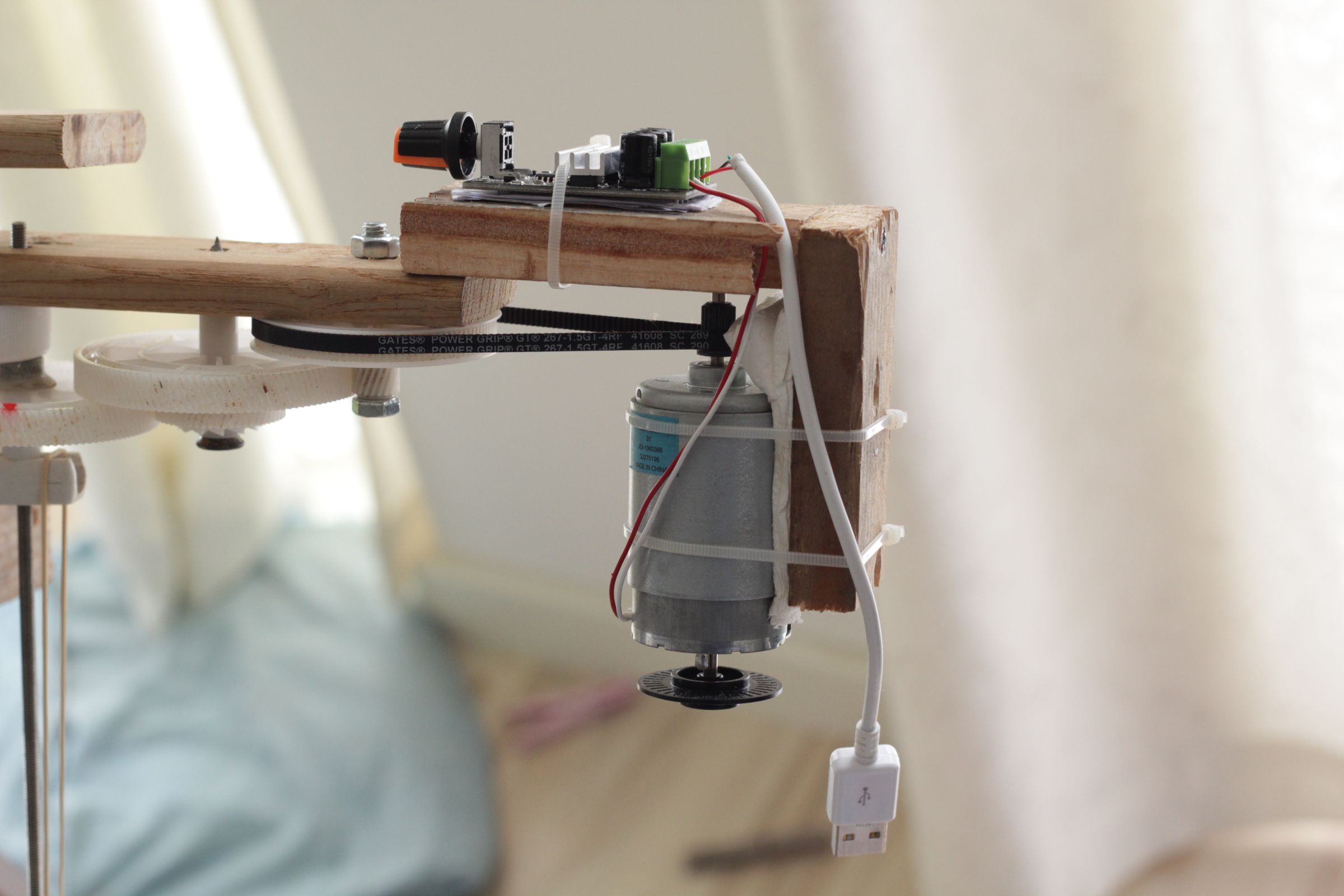 AstroTracker - a Barn Door Star Tracker : 10 Steps (with Pictures ...