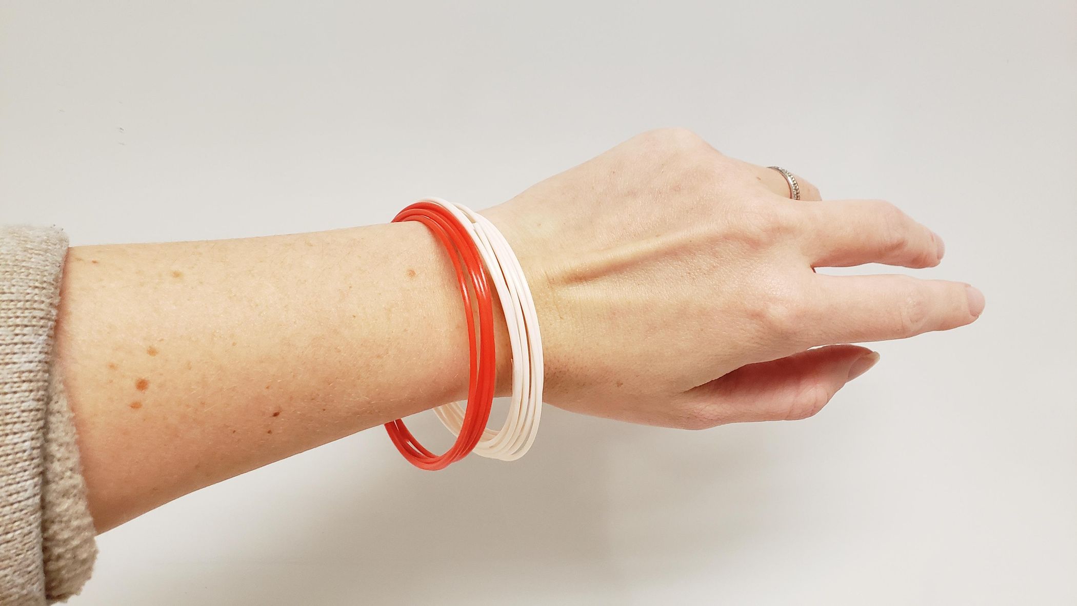 Incredibly Easy Filament Bracelet : 3 Steps - Instructables