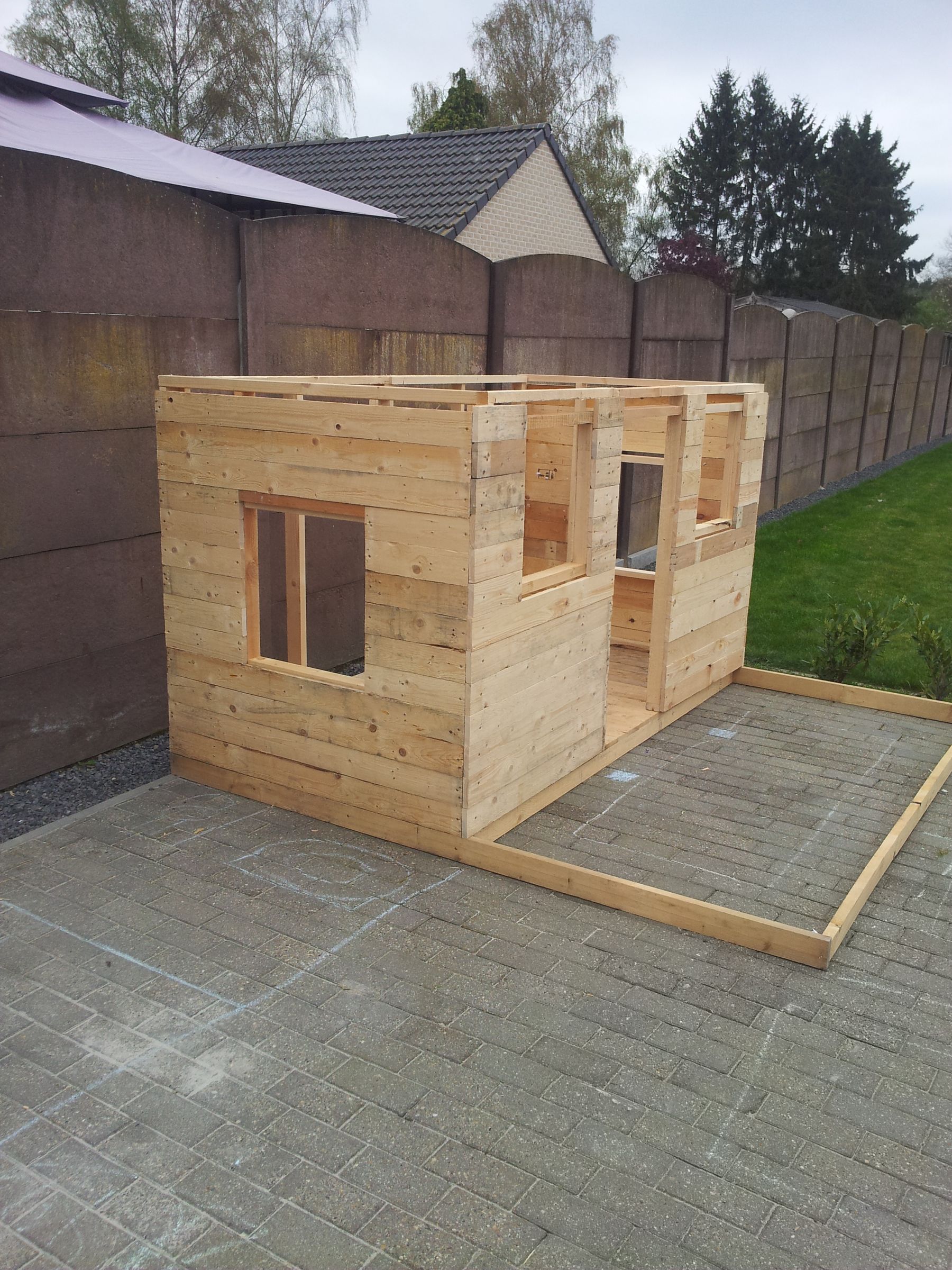 Pallets Playhouse : 15 Steps (with Pictures) - Instructables