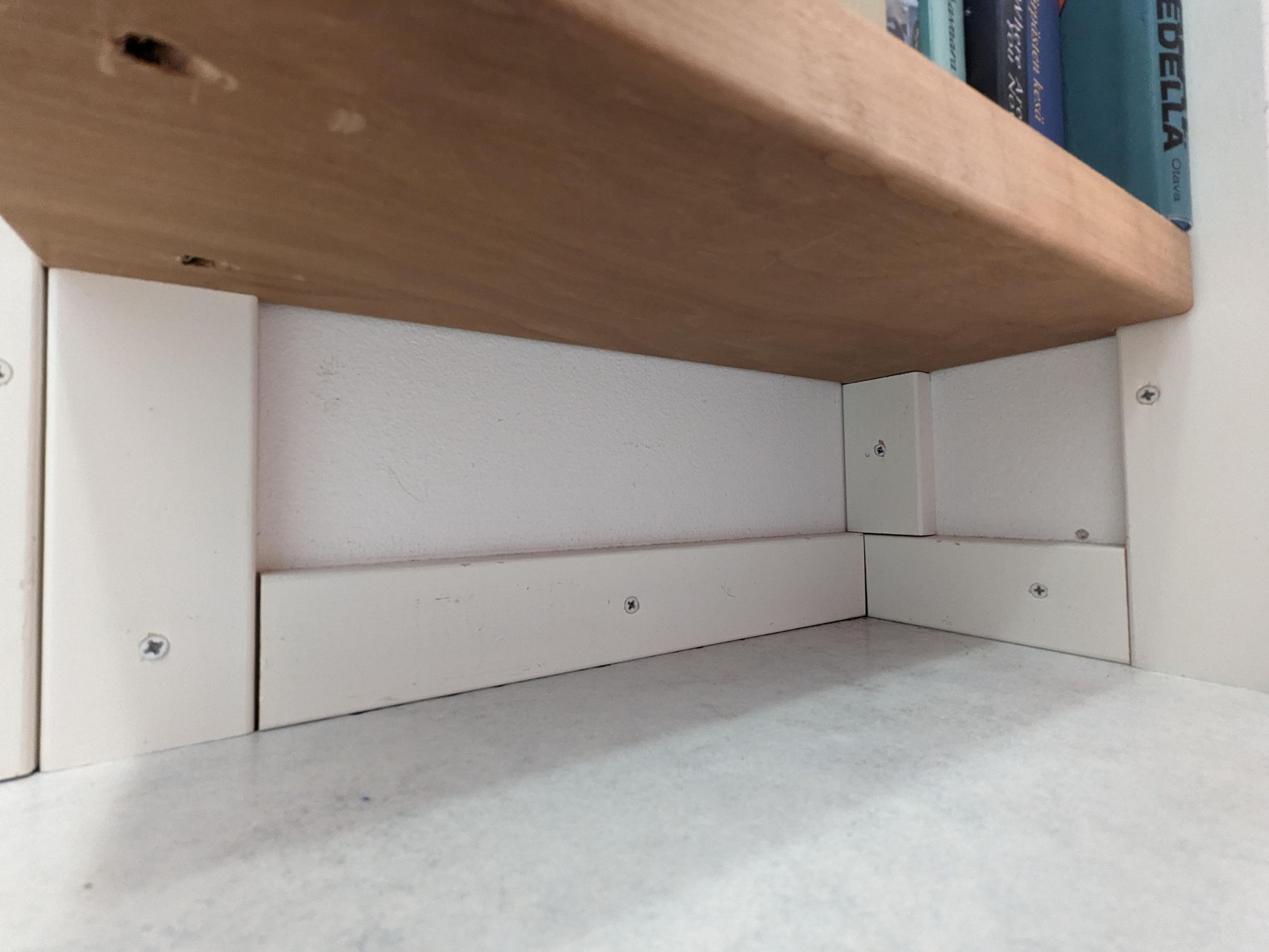 Tiny Space Floating Bookshelf : 4 Steps (with Pictures) - Instructables