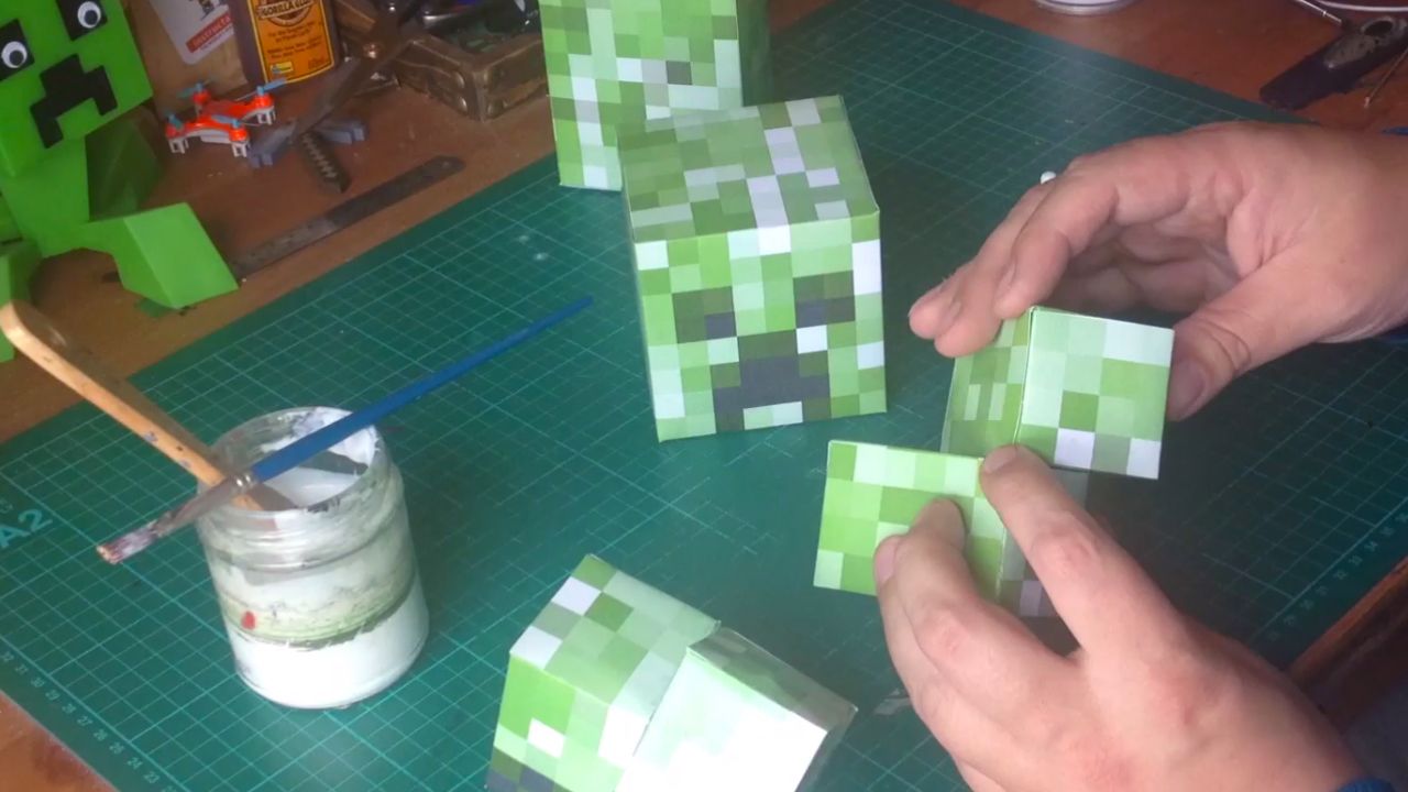 Making a Large Creeper Using Papercraft : 4 Steps - Instructables