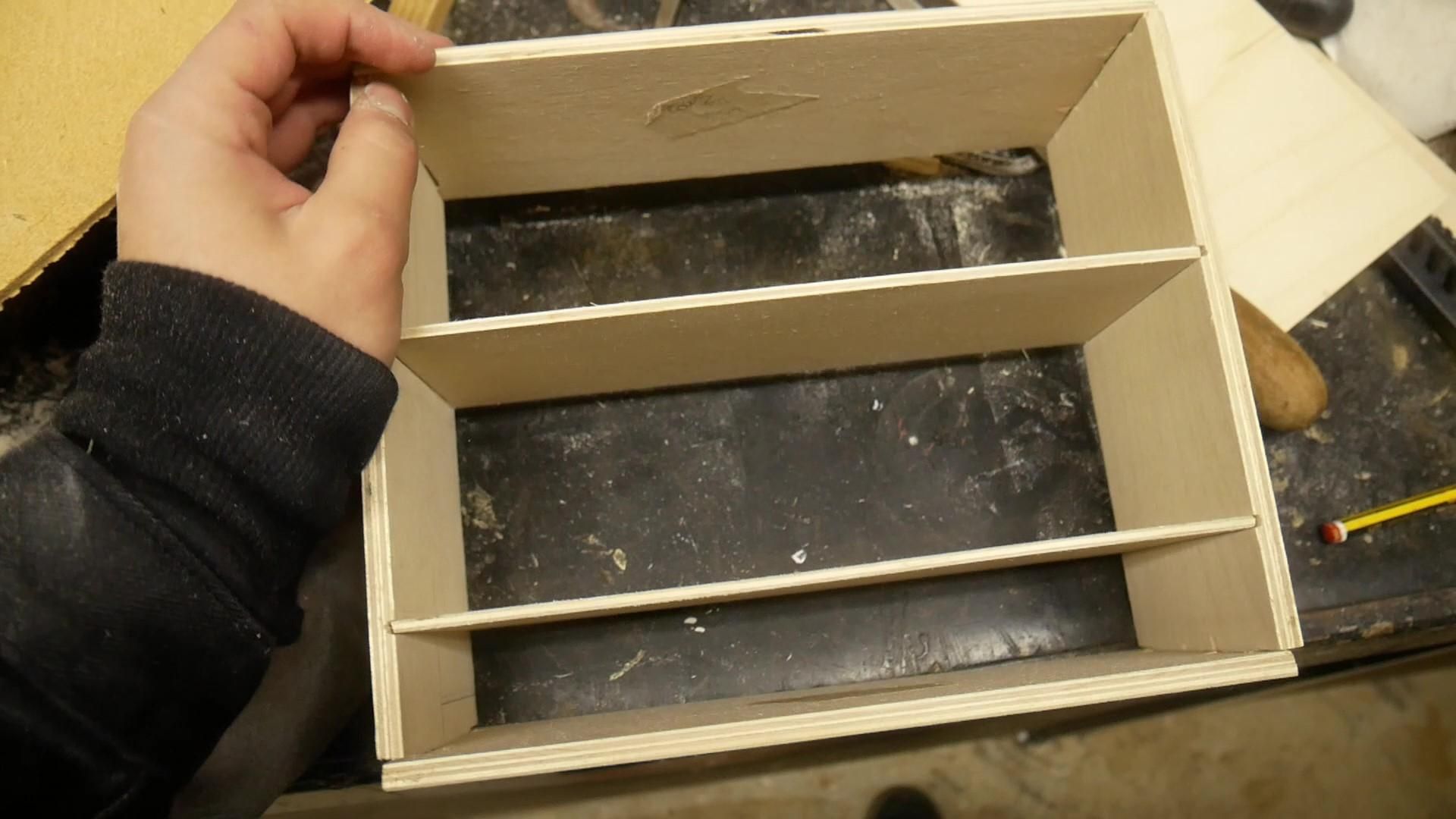 Camera Display Box With Integrated Charger and Reader : 9 Steps (with ...