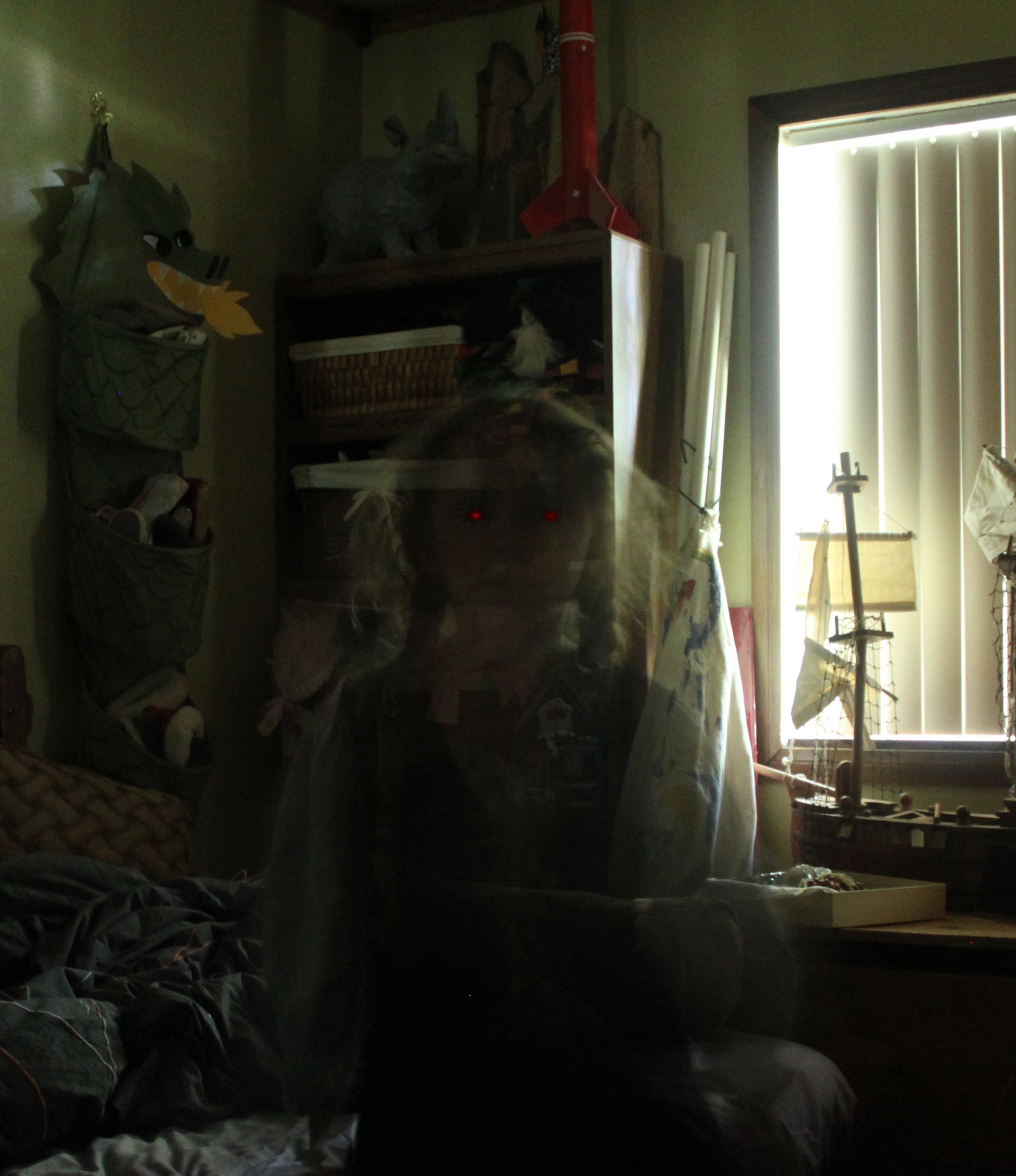 Creepy Ghost Pic : 3 Steps - Instructables