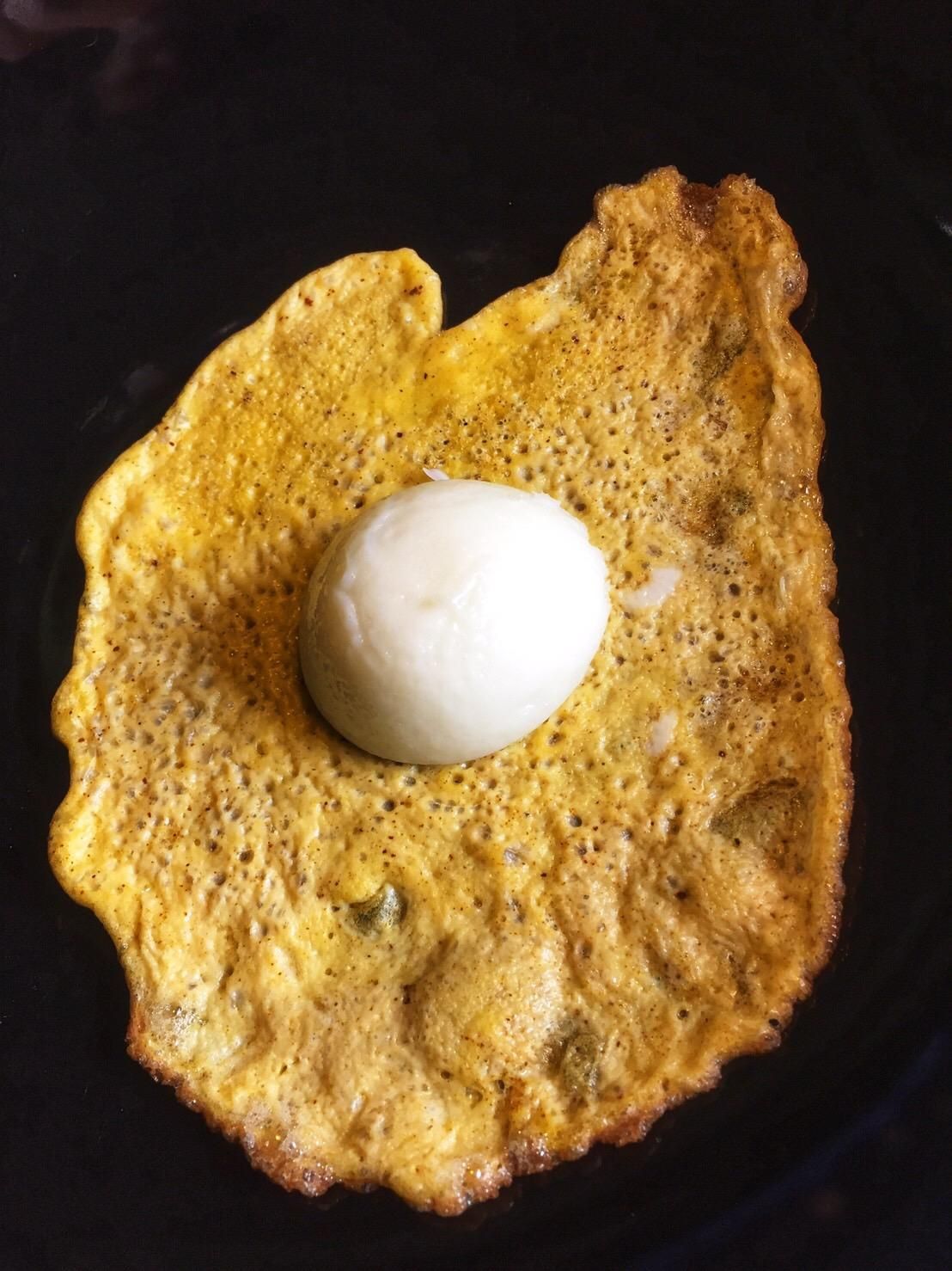 Reversed Colour Fried Egg : 4 Steps (with Pictures) - Instructables