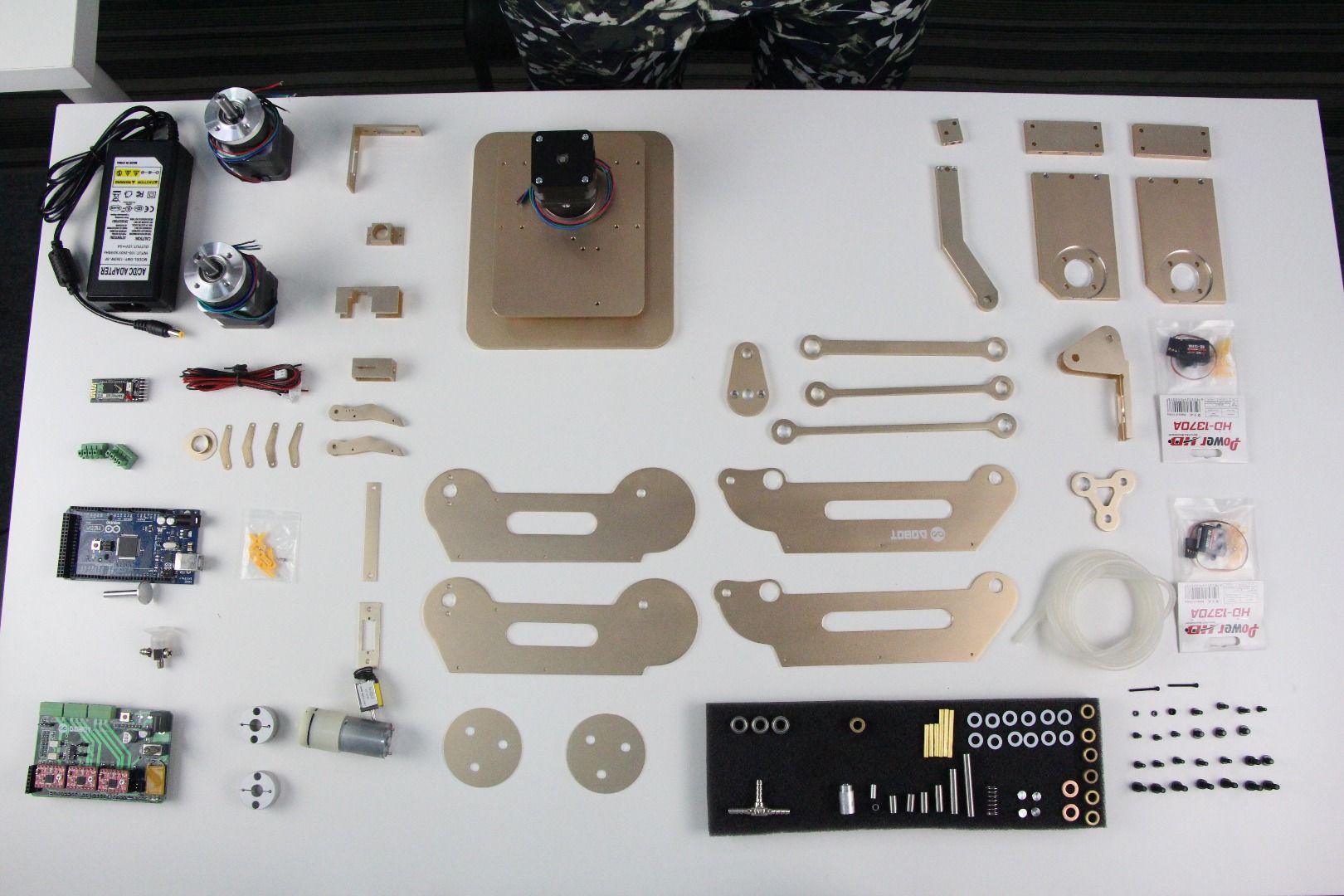 A Multi-controlled High Precision Desktop Robotic Arm : 7 Steps ...