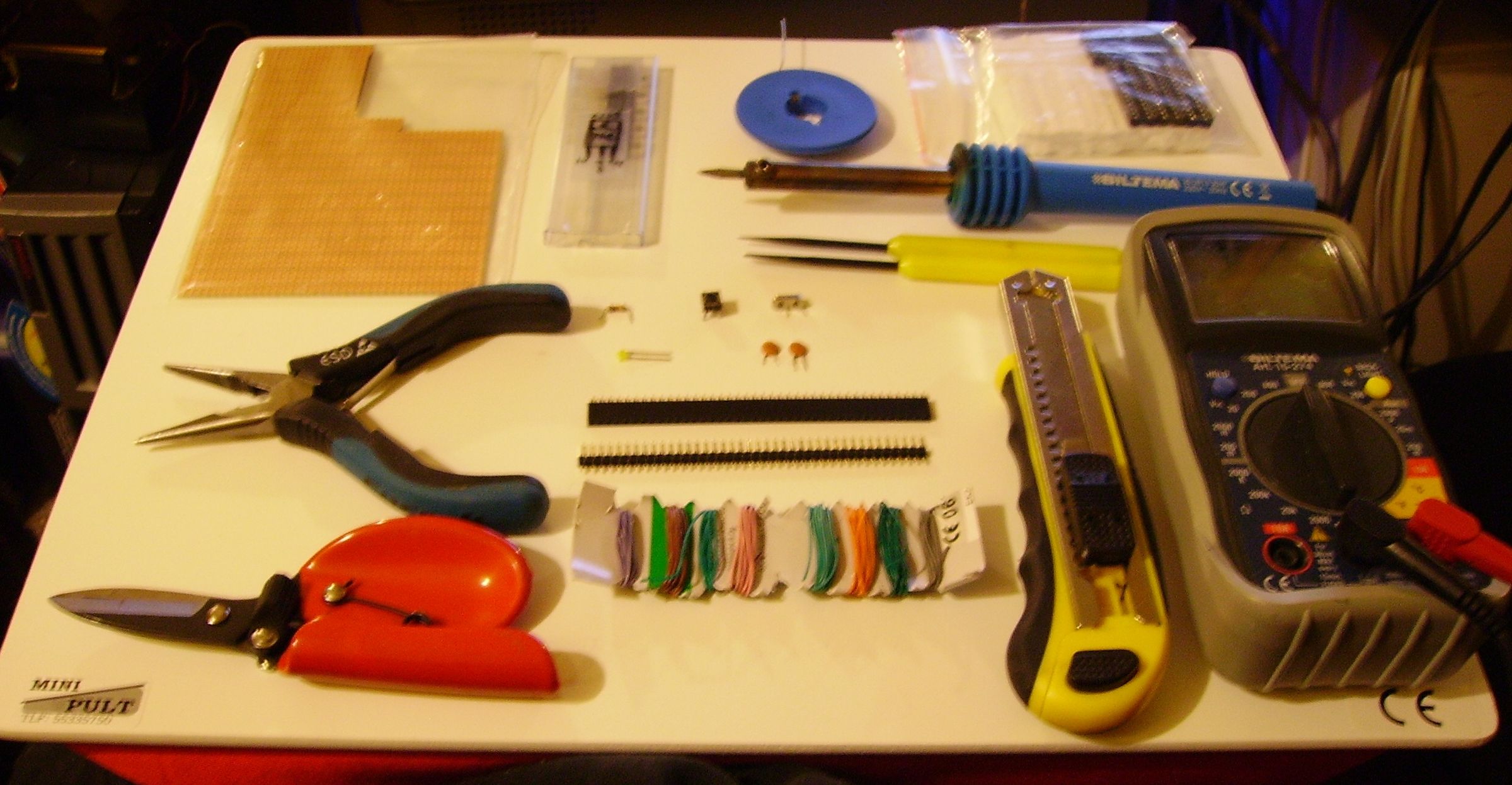 Compact Protoboard Arduino Type Thing Yea : 6 Steps - Instructables