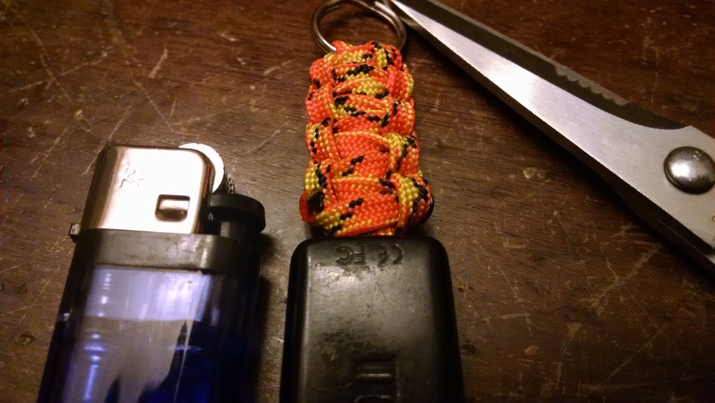 USB Flash Drive Paracord Fob : 5 Steps (with Pictures) - Instructables