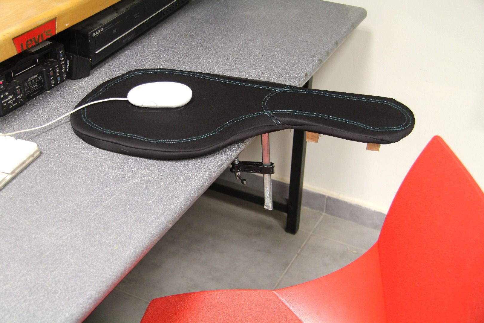 A Table Extention Board That Allows Convenient Work With a Computer ...