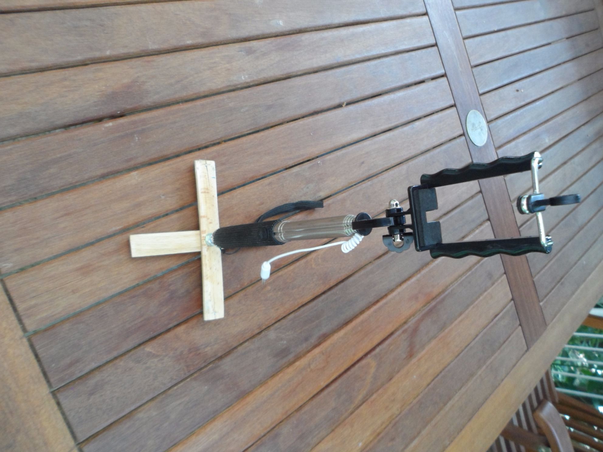 Selfie Stick Hands Free Stand : 4 Steps - Instructables