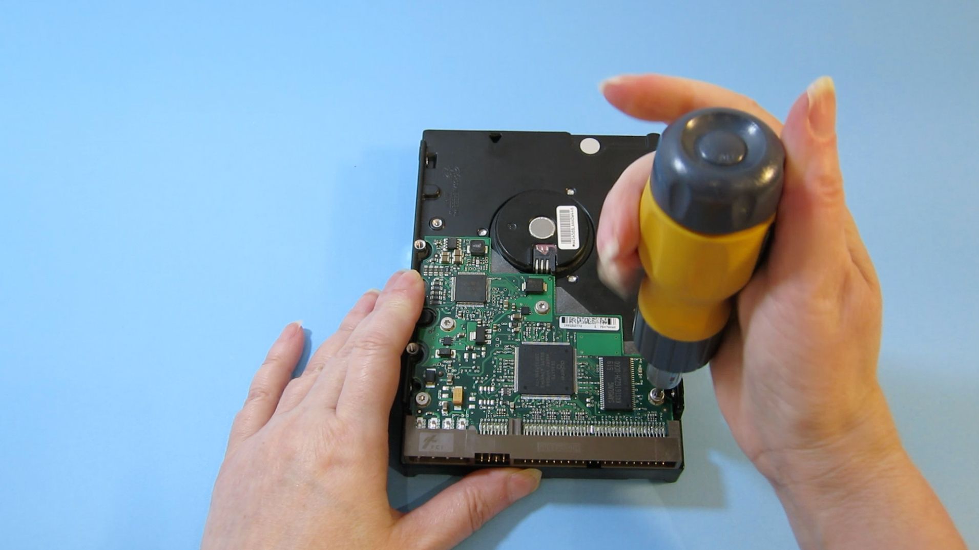 Upcycle a Hard Drive Into a Clock : 19 Steps (with Pictures ...