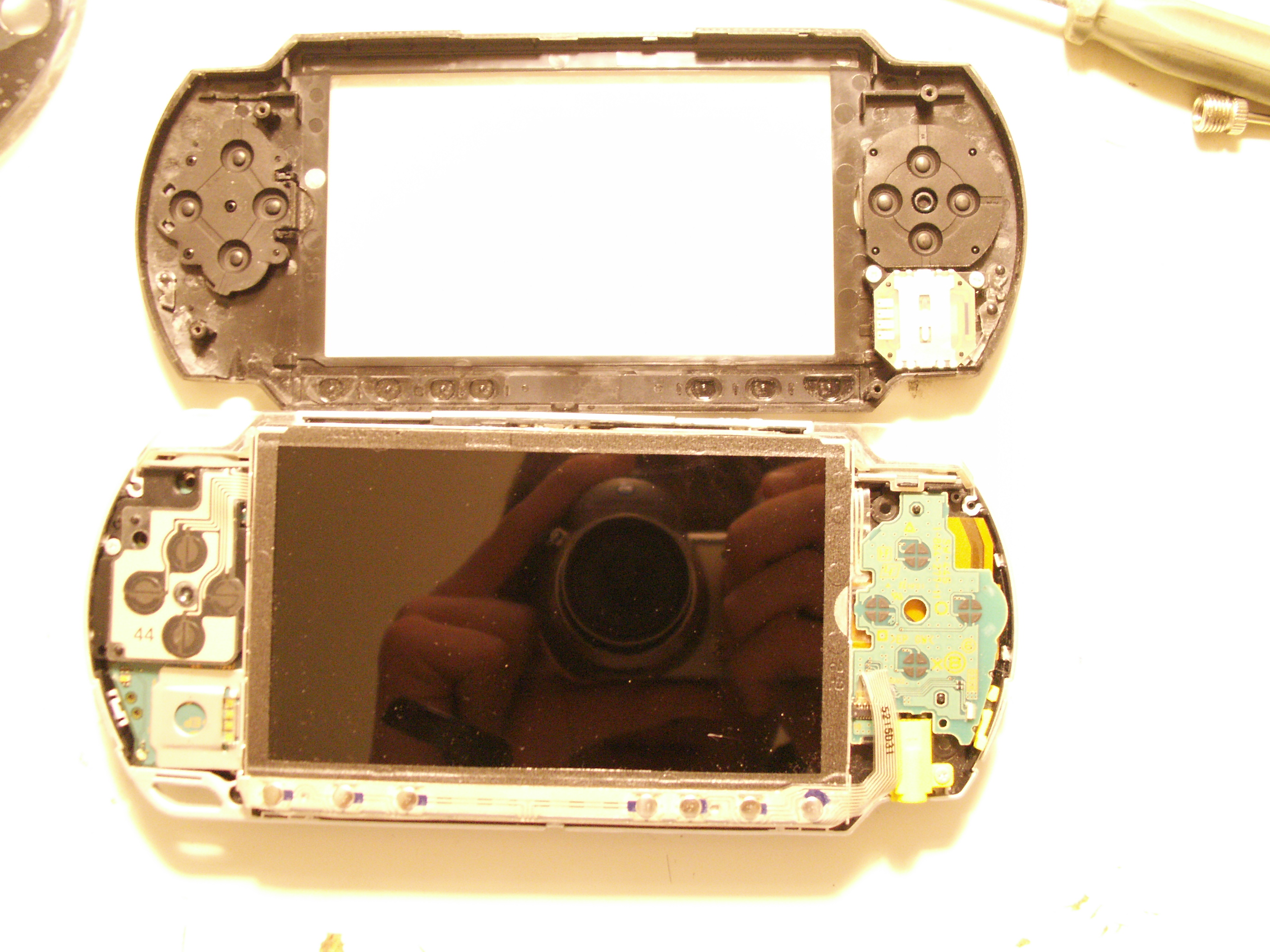 Replacing PSP 1000 Screen : 9 Steps - Instructables