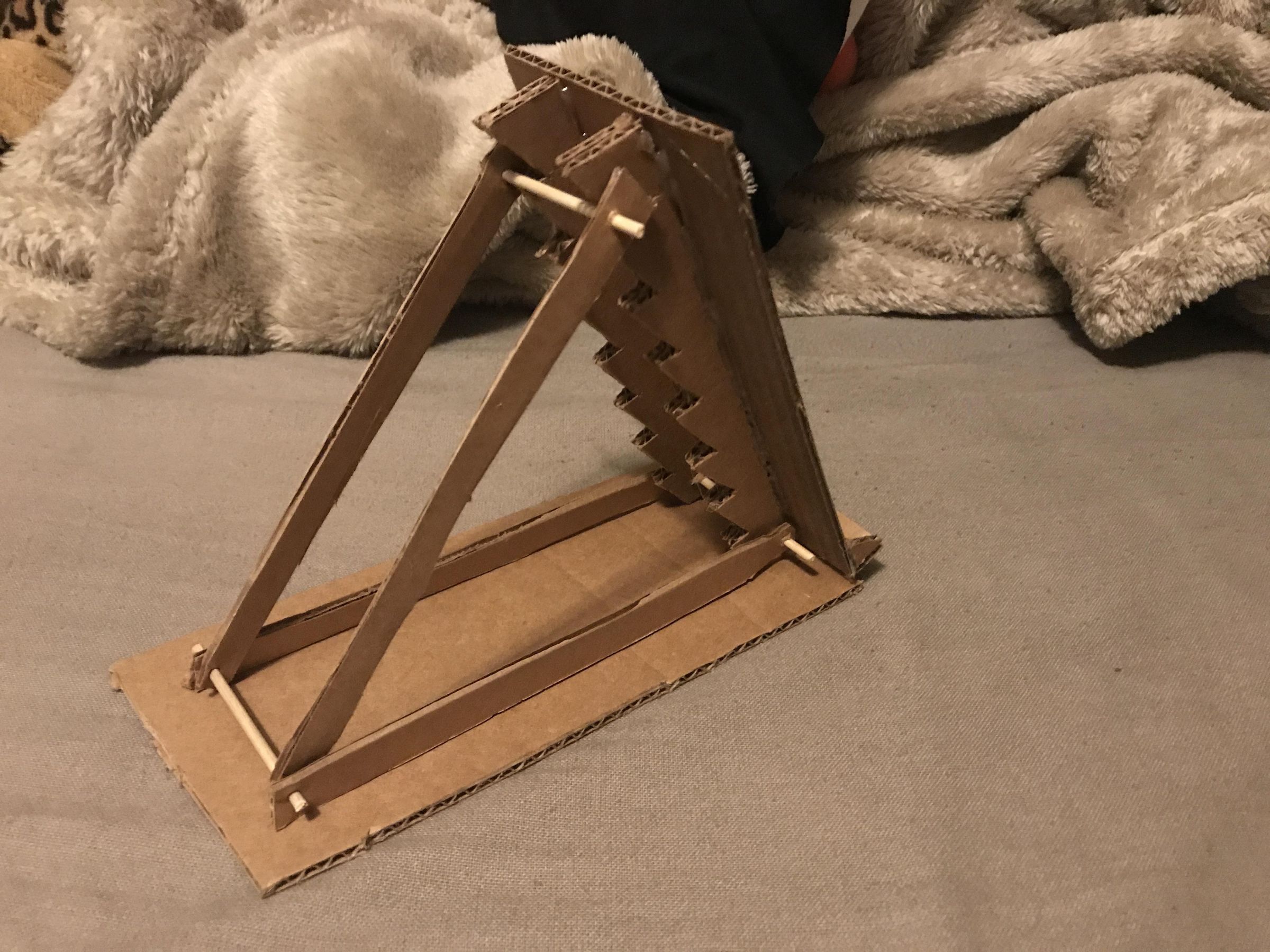 Cheap and Effective: Cardboard Phone Stand : 5 Steps - Instructables