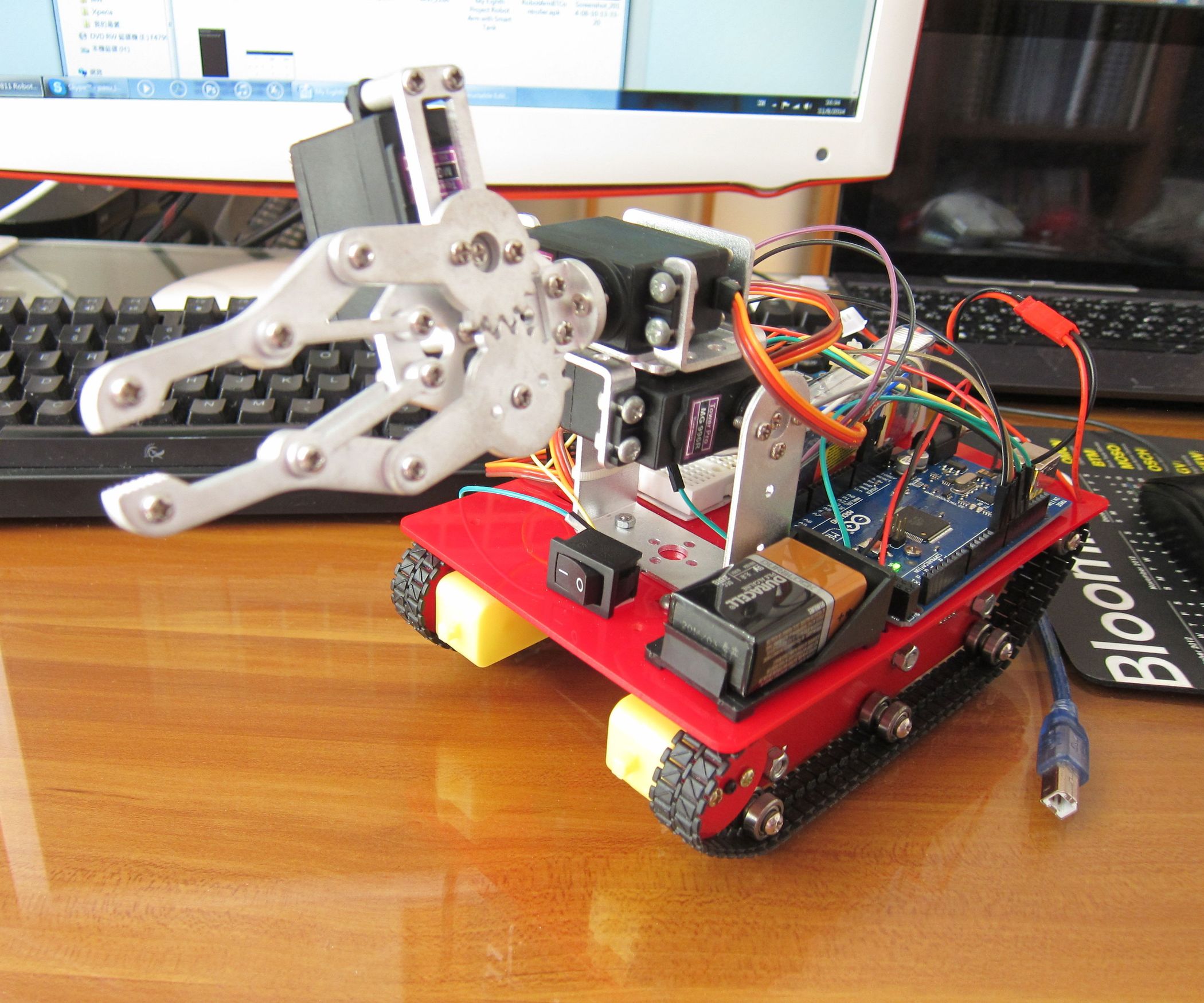 My Eighth Project: Robot Arm With Smart Tank Chassis and Bluetooth : 8 ...