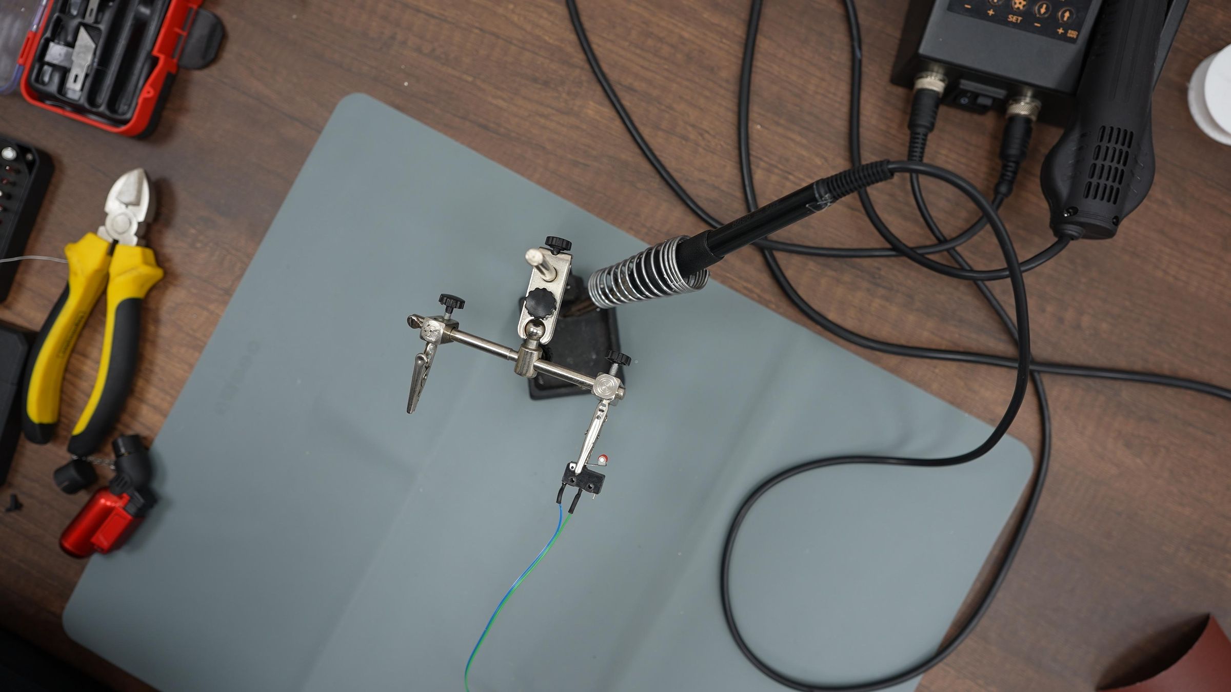 Desk Mat to MIDI Drums : 10 Steps (with Pictures) - Instructables