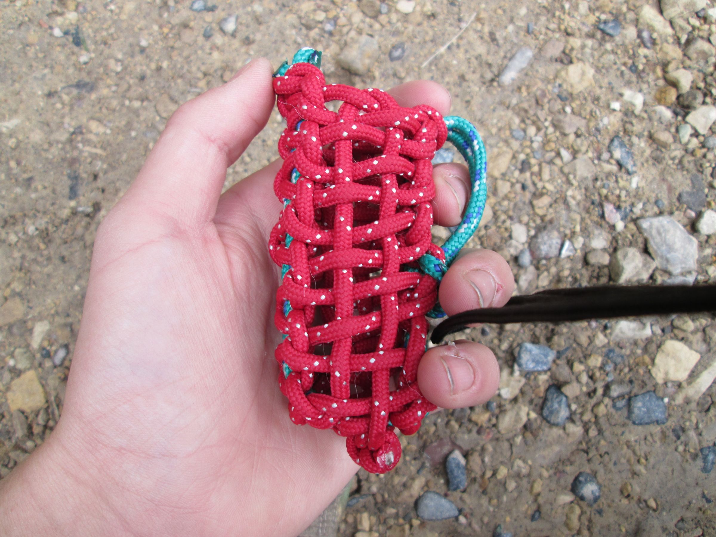Paracord Flashlight Holster : 7 Steps - Instructables
