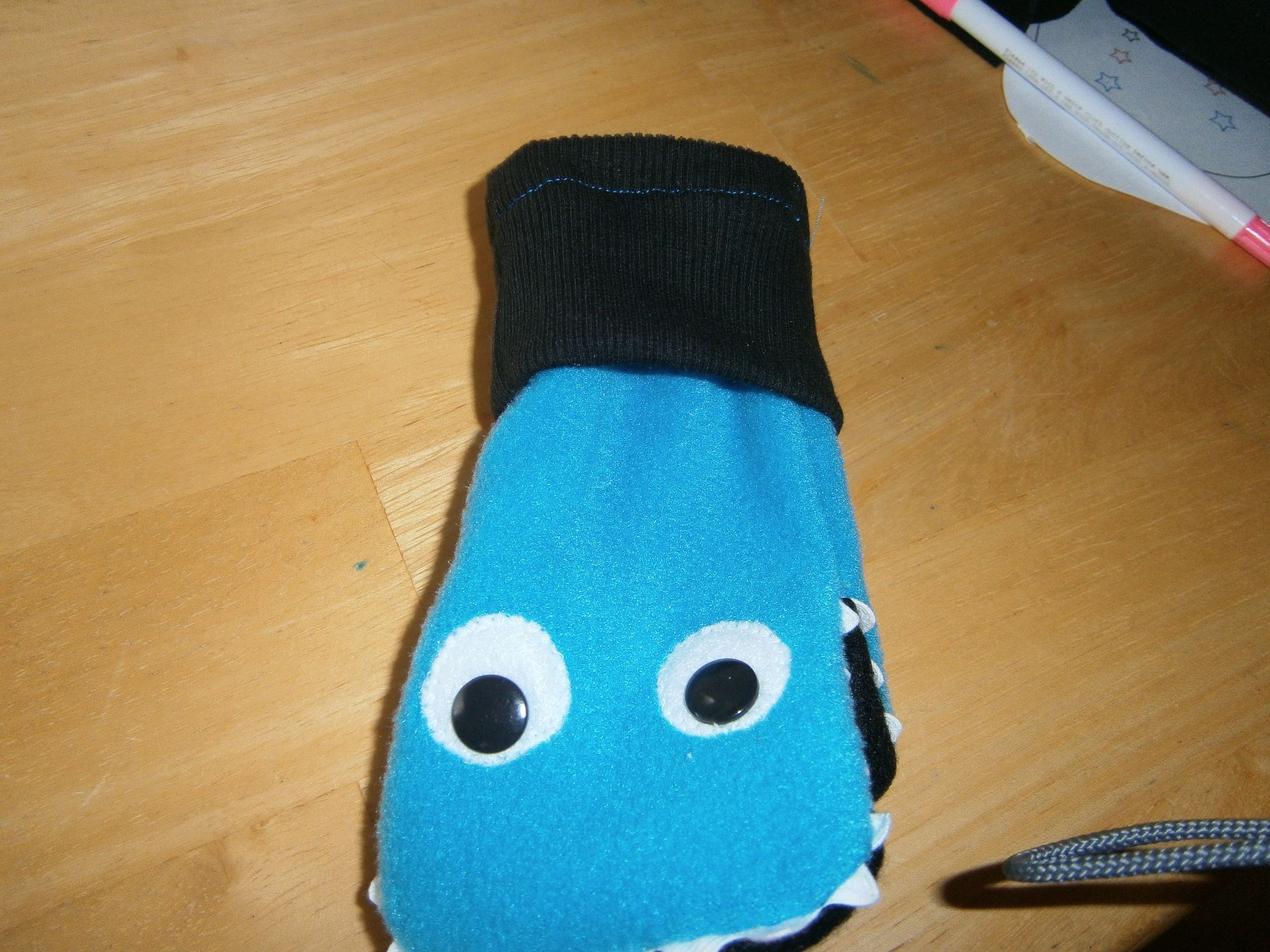 Monster Mittens : 18 Steps (with Pictures) - Instructables