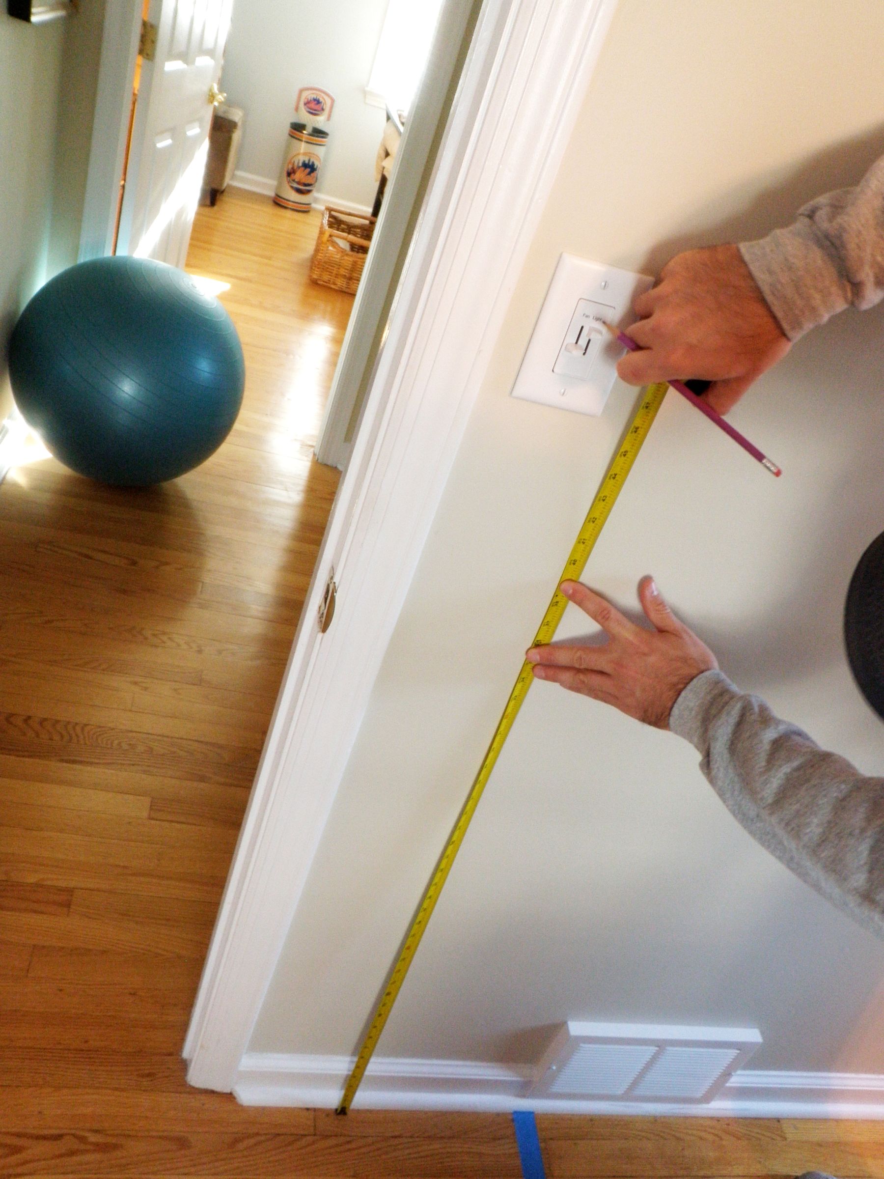 Installing Chair Rail : 9 Steps (with Pictures) - Instructables