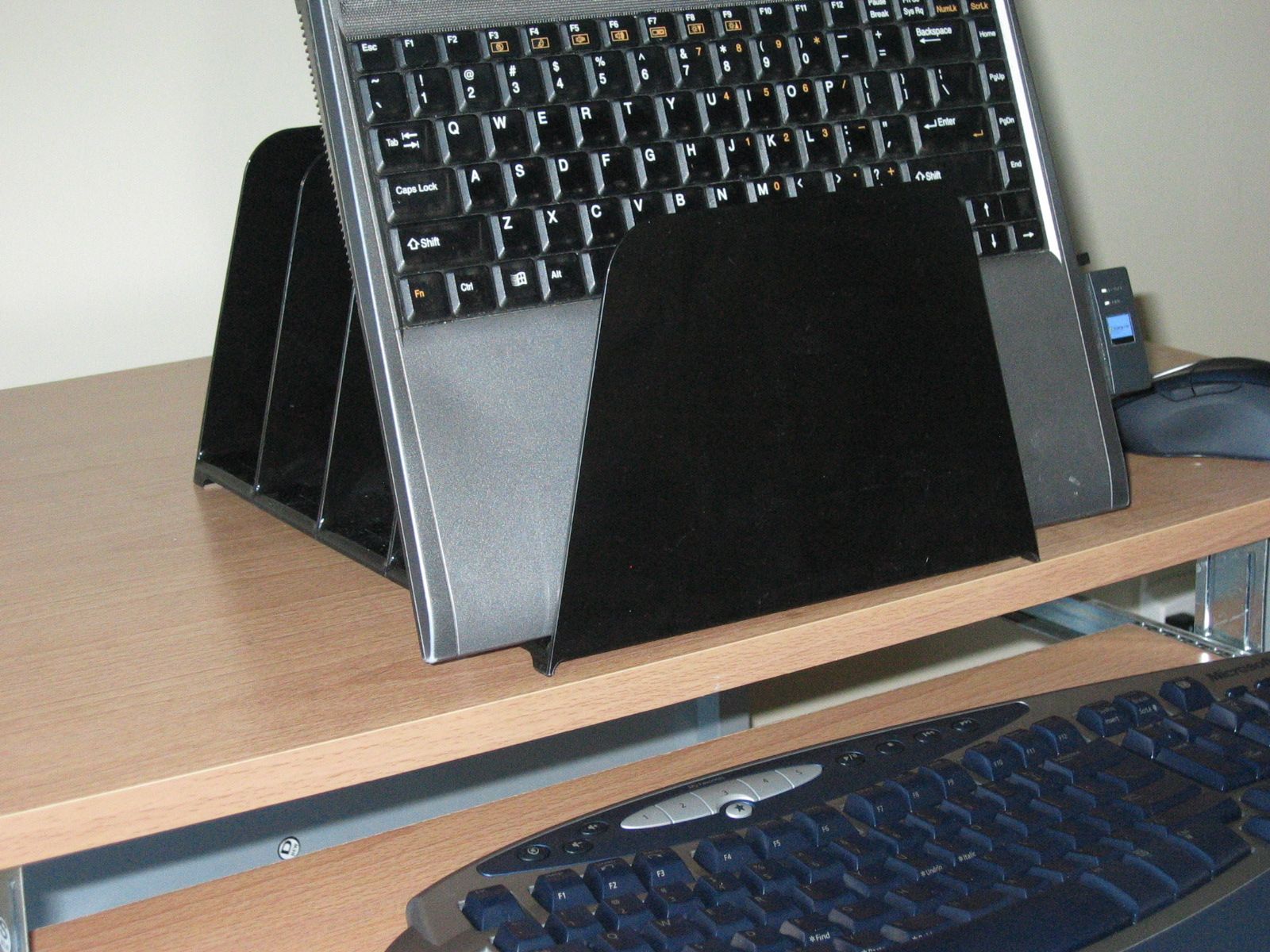 Inexpensive Laptop Stand / Notebook to Desktop Convertor : 3 Steps ...