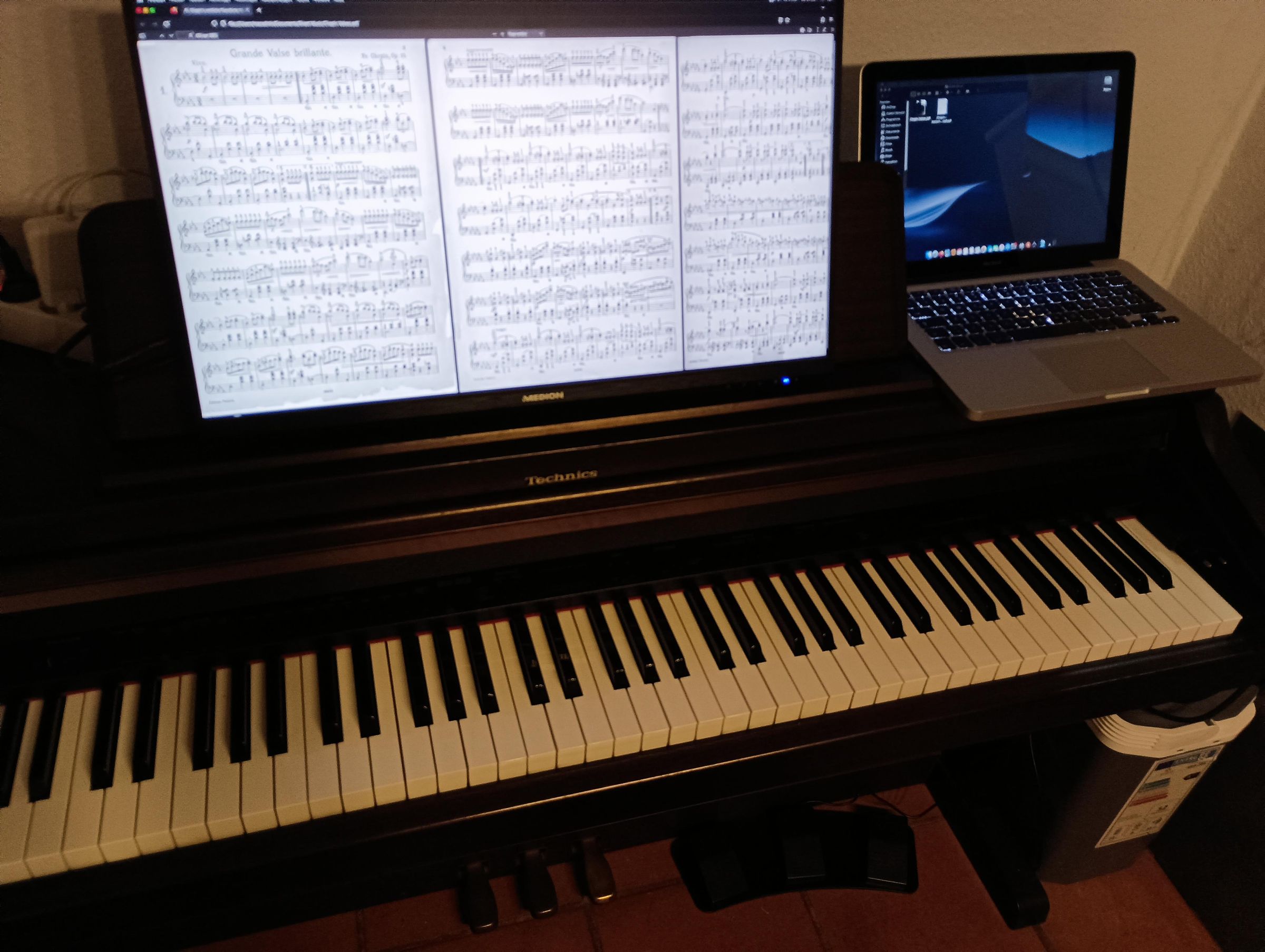 A Very Large Electronic Music Score Display : 10 Steps - Instructables