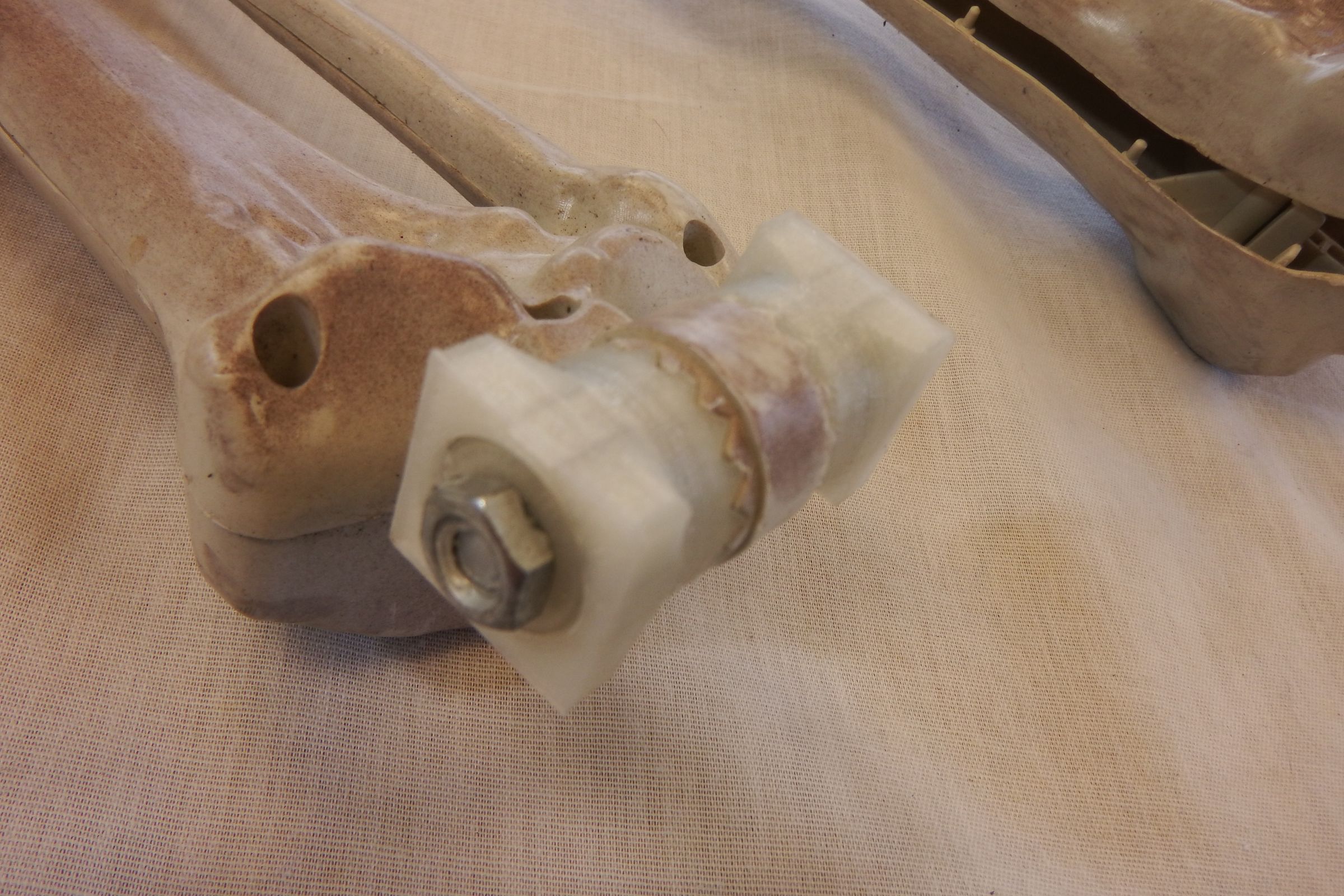 Hack and Repair Plastic Halloween Skeletons : 9 Steps - Instructables