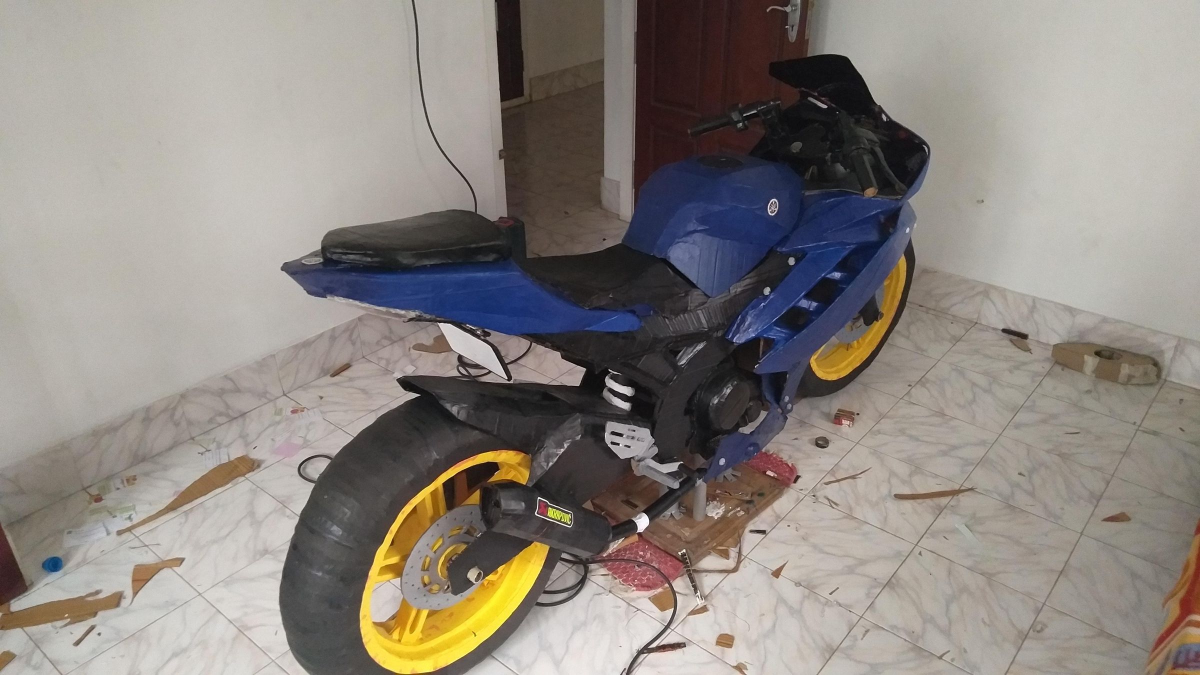 Yamaha R15 Bike Lifesize Model Made Entirely Out of Cardboard : 5 Steps ...