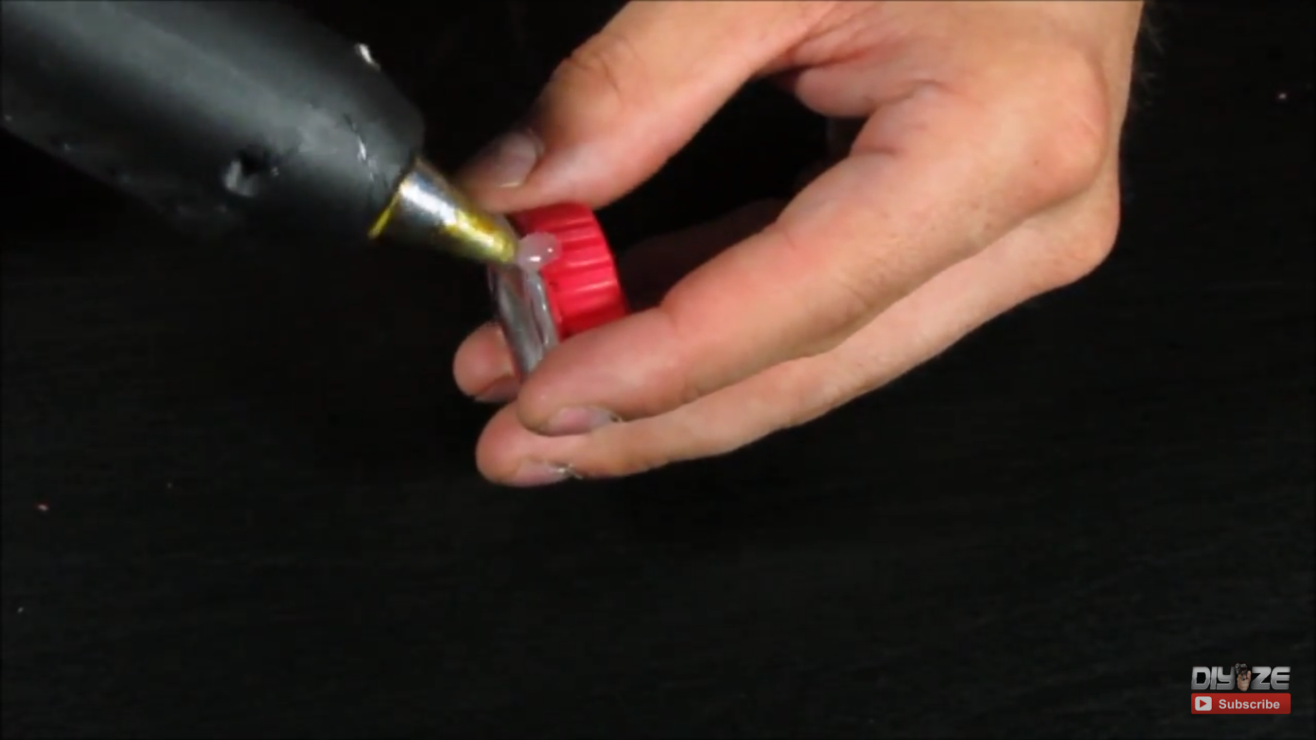 DIY MACRO LENS USING RECYCLED BOTTLE : 4 Steps - Instructables
