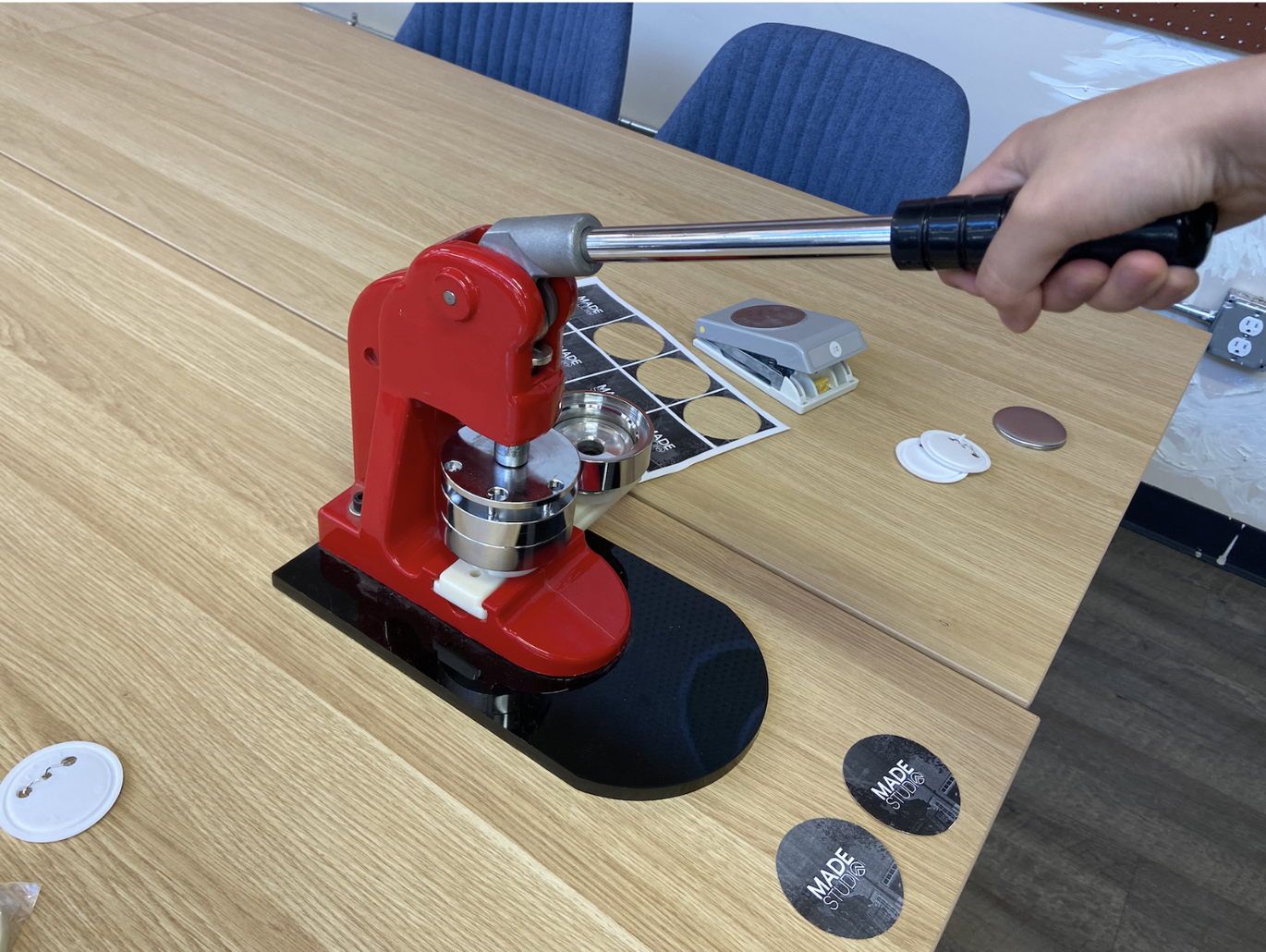 Basic Use: Button Maker Tutorial : 17 Steps (with Pictures) - Instructables