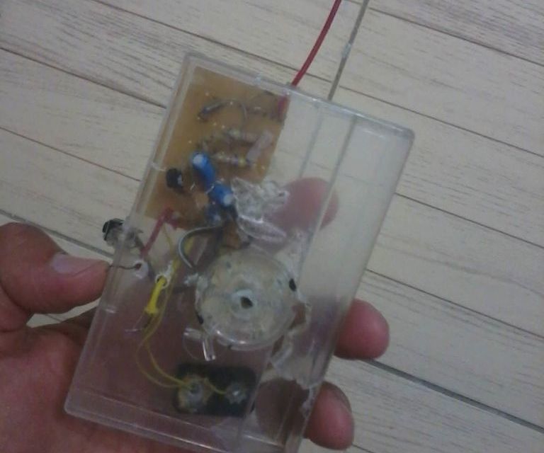 Super Yet Simple FM Transmitter Circuit : 4 Steps - Instructables