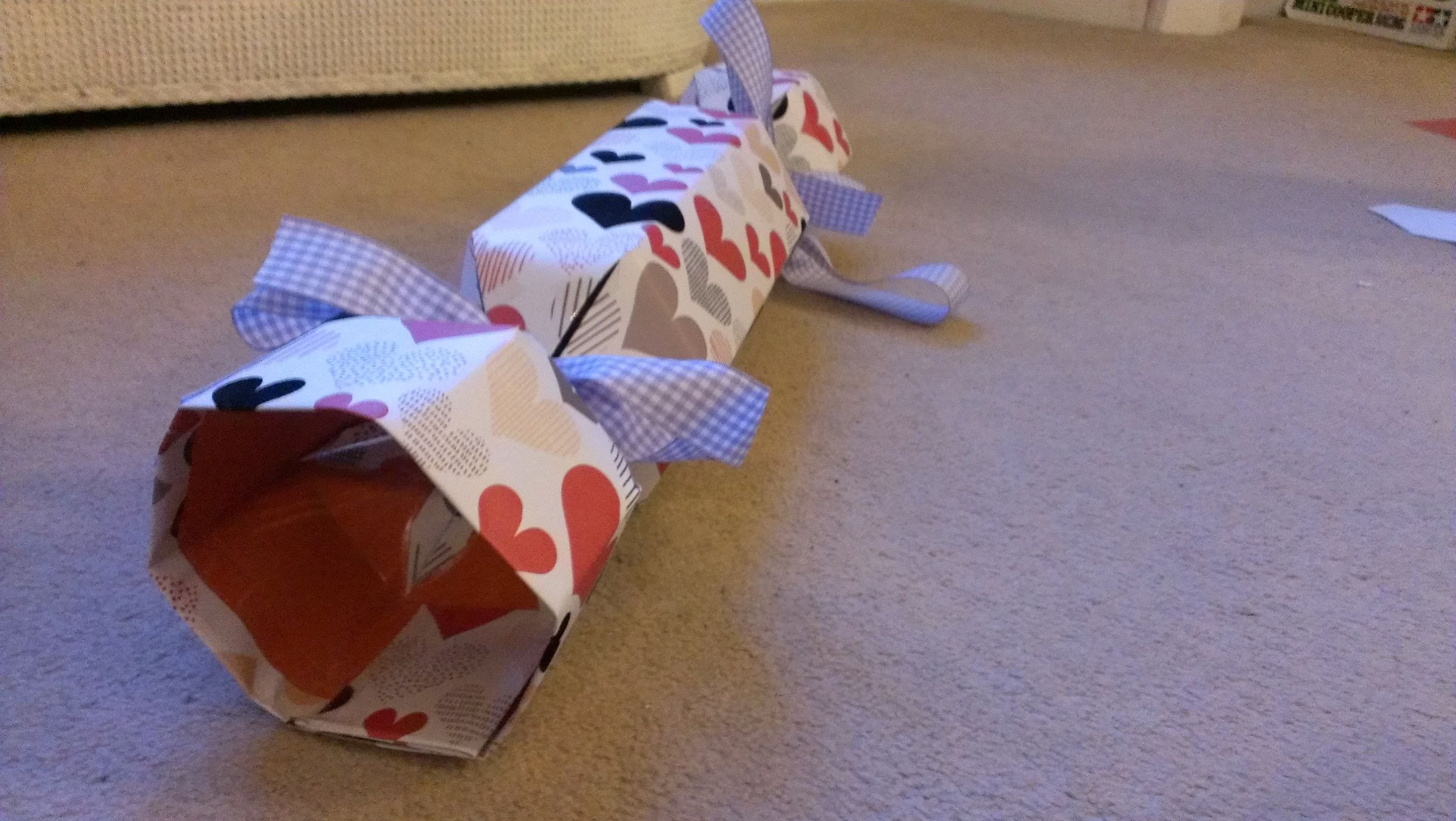 Giant Christmas Cracker : 9 Steps - Instructables