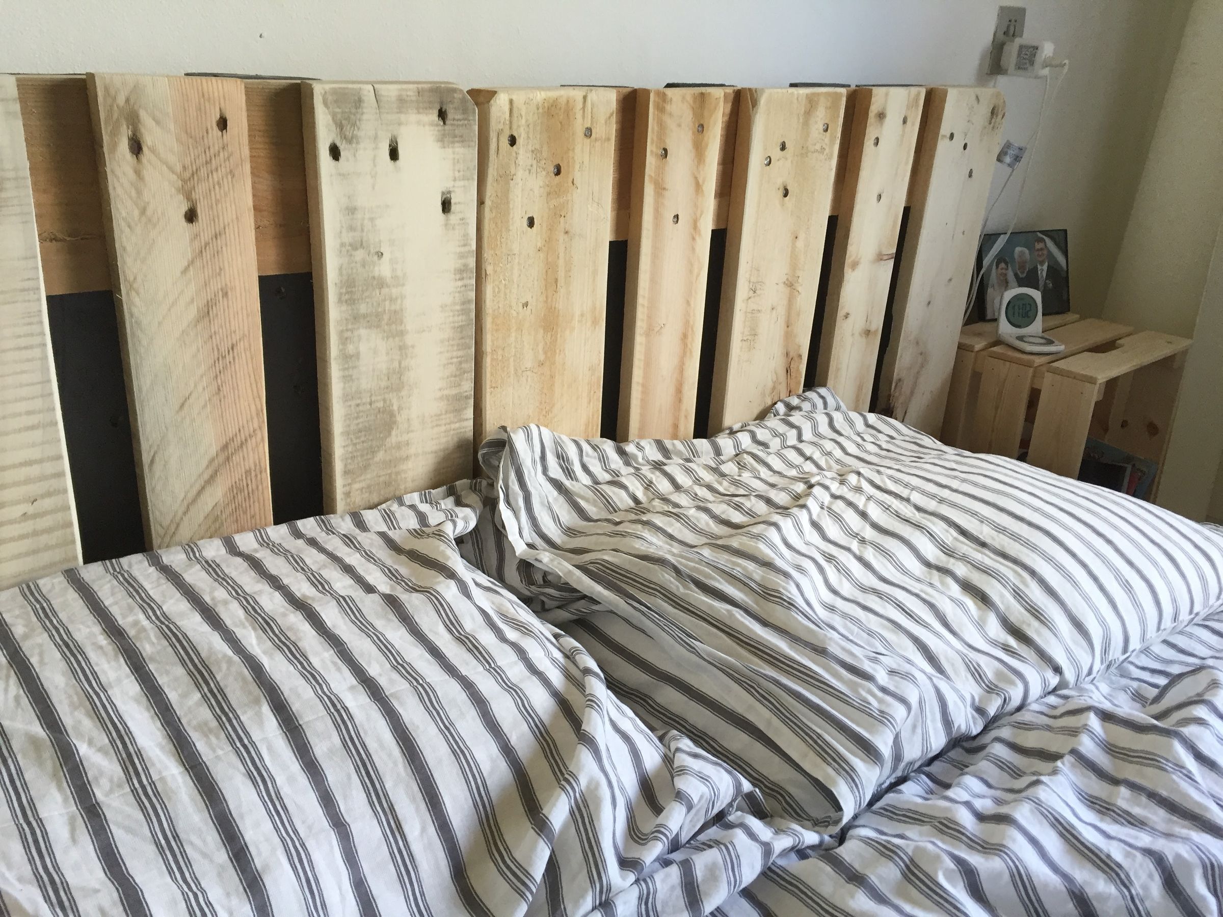 Simple, Elegant Pallet Bed : 6 Steps (with Pictures) - Instructables