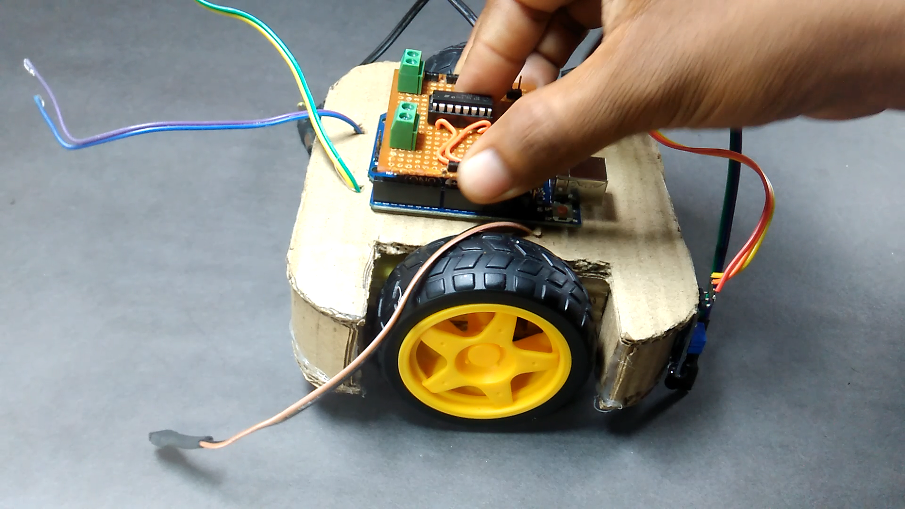 How To Make Arduino Based Edge Avoiding Robot 4 Steps Instructables