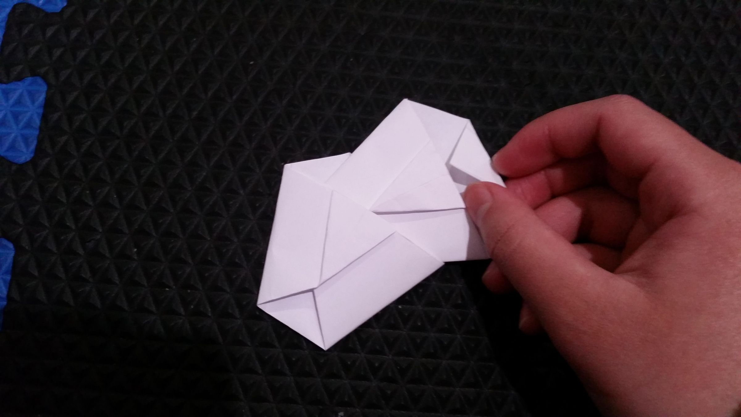 How to Make a Paper Worm Slinky : 5 Steps - Instructables