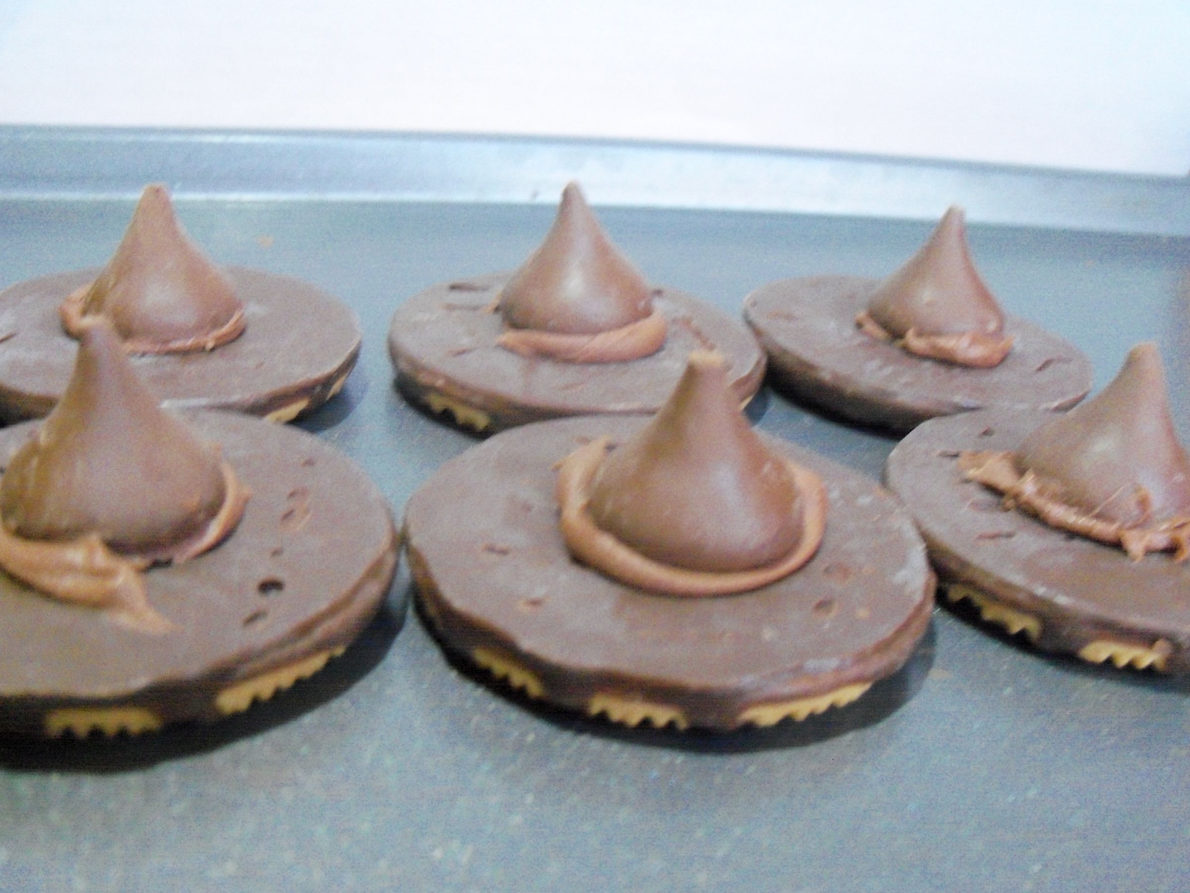 Edible Witch Hats : 3 Steps - Instructables
