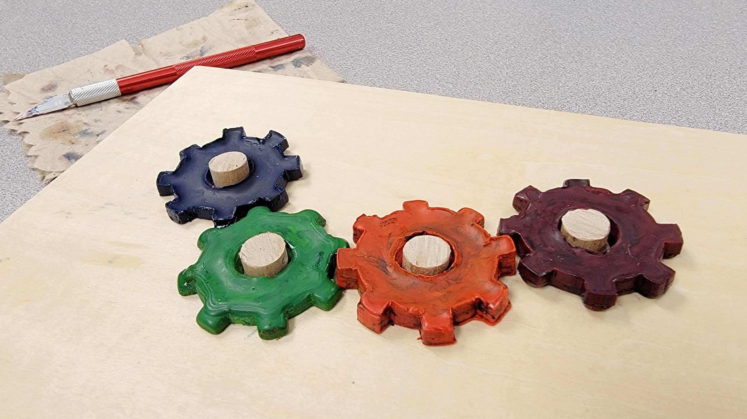 Crayon Gear System : 7 Steps (with Pictures) - Instructables