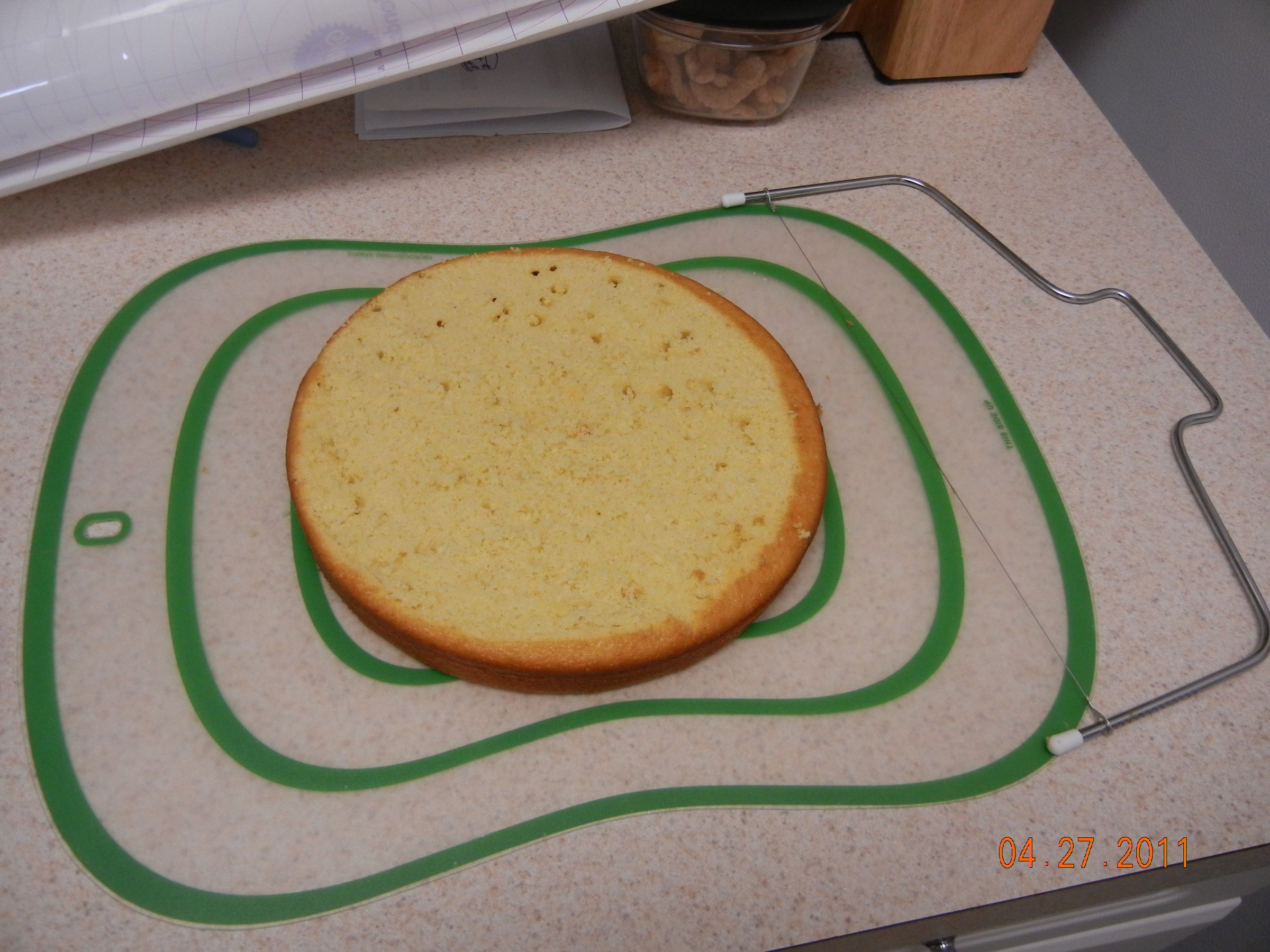 Basic Fondant Cake : 5 Steps (with Pictures) - Instructables