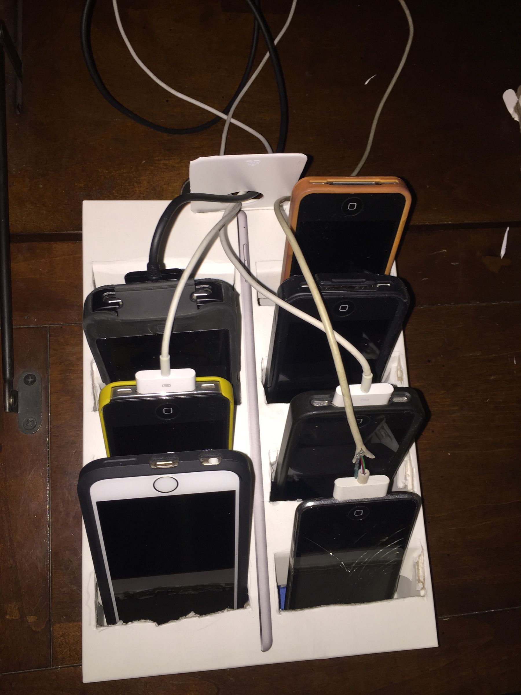 Apple Charging Station Using a Recycled IPad Box : 4 Steps - Instructables