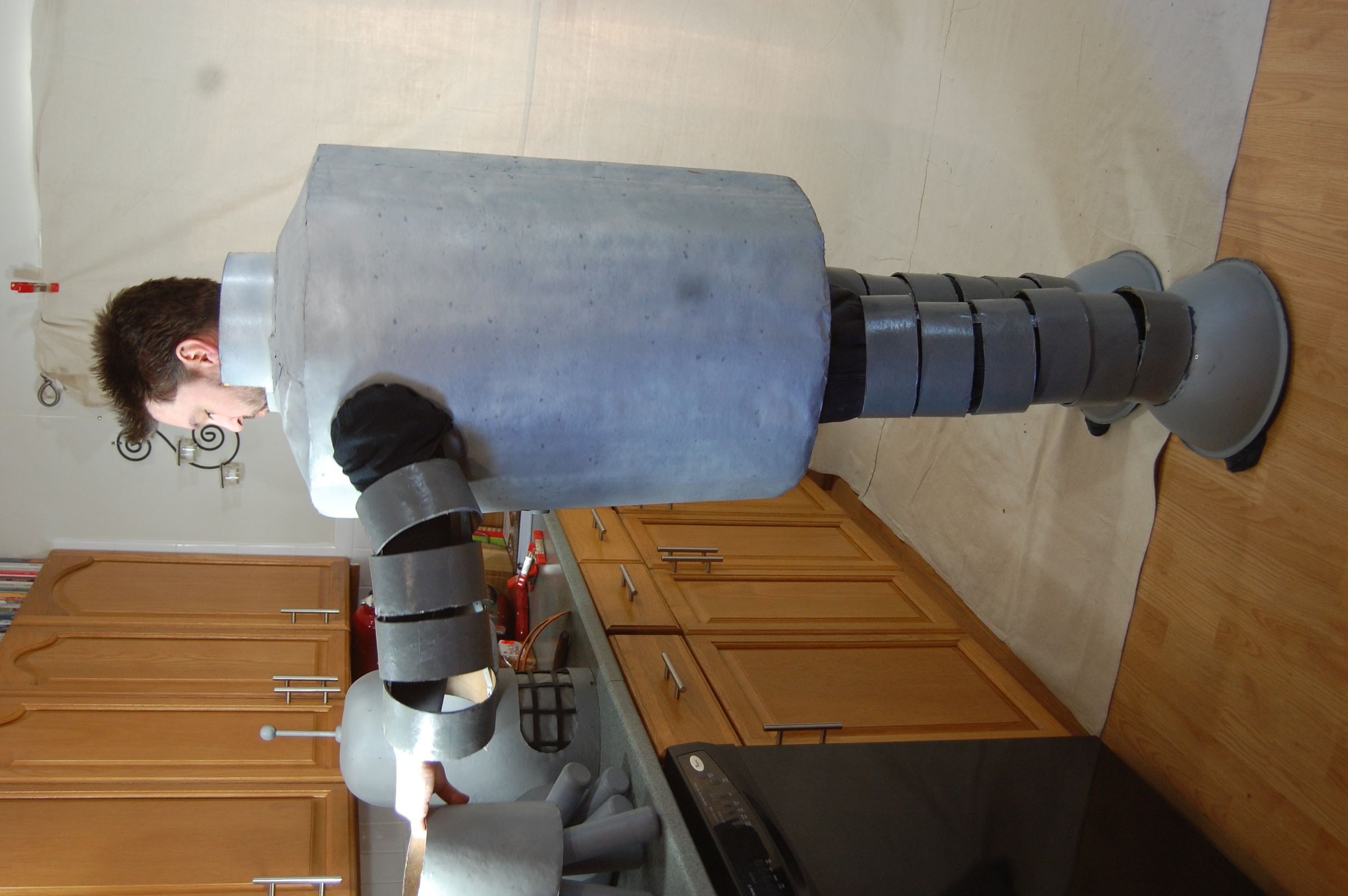 Bender - Costume : 16 Steps (with Pictures) - Instructables