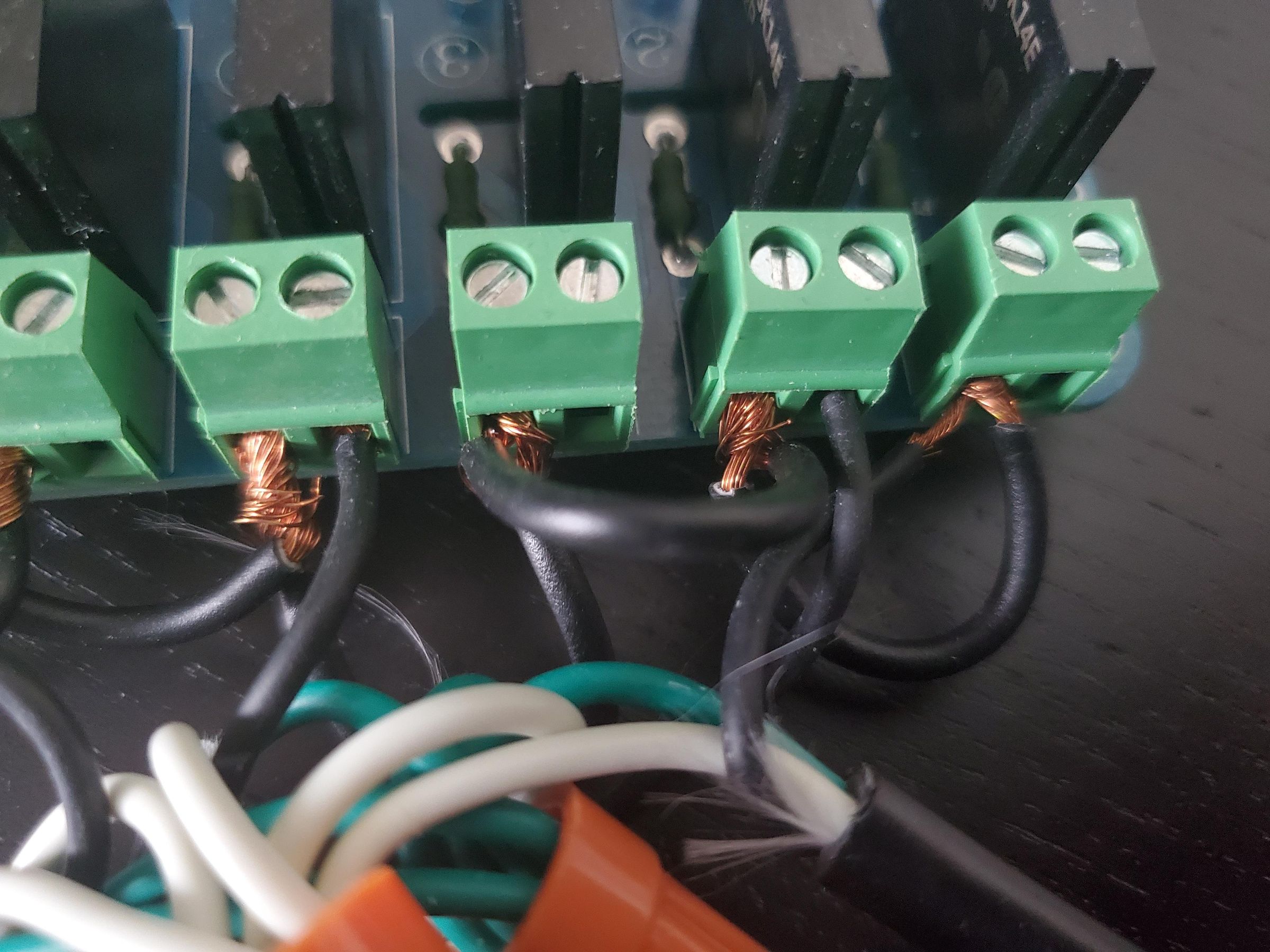 How to Sync Music to Christmas Lights Using a Raspberry Pi and LightShowPi : 10 Steps ...