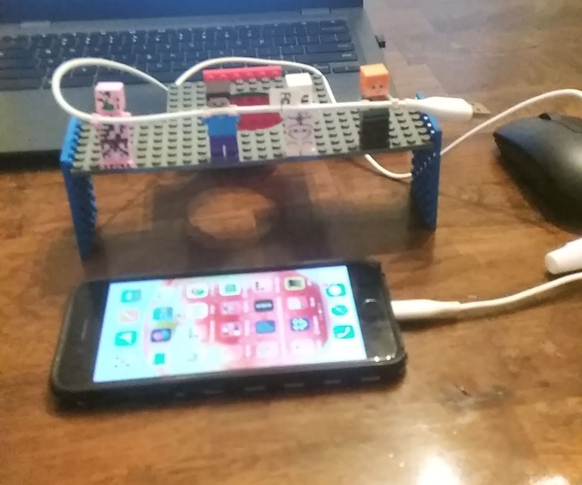 Lego Minecraft Charger Holder : 3 Steps - Instructables