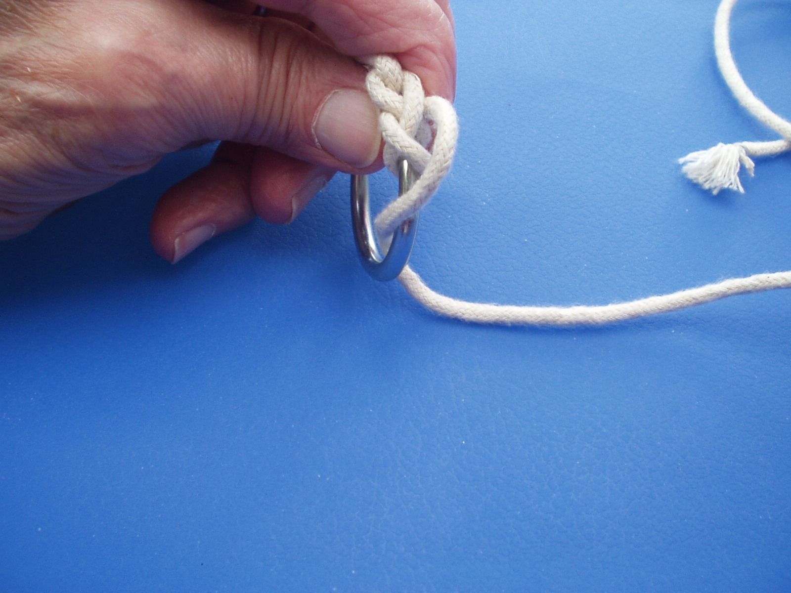 Single Strand Ringbolt Hitching : 11 Steps (with Pictures) - Instructables