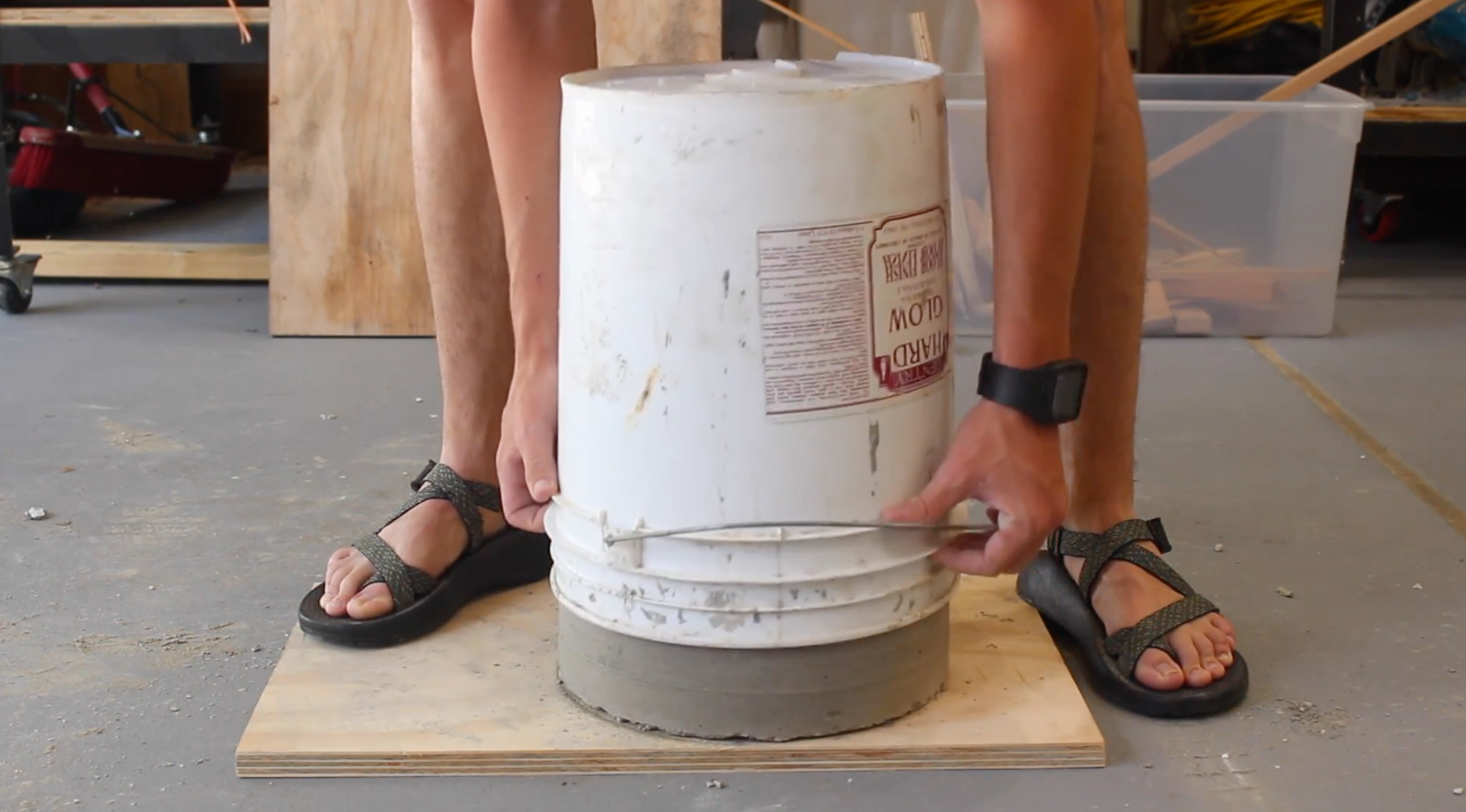 $20 DIY Modern Concrete and 2x12 Wood Bench- Very Easy to Make : 8 ...
