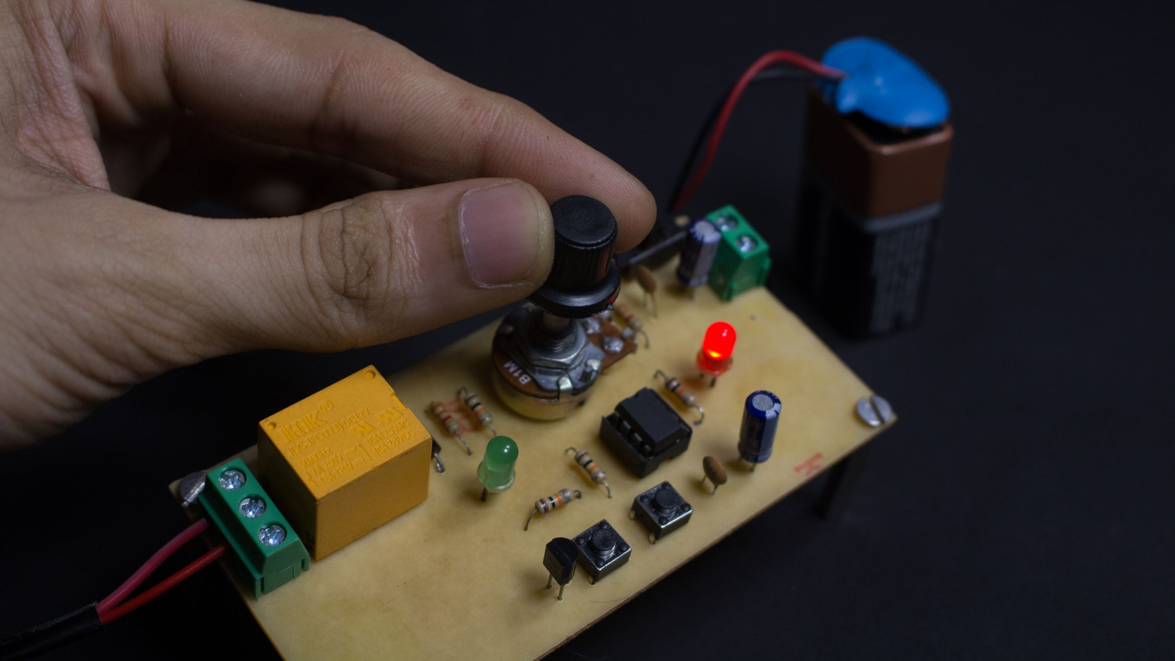 Adjustable 555 Timer Relay Switch | Monostable Multivibrator Circuit ...