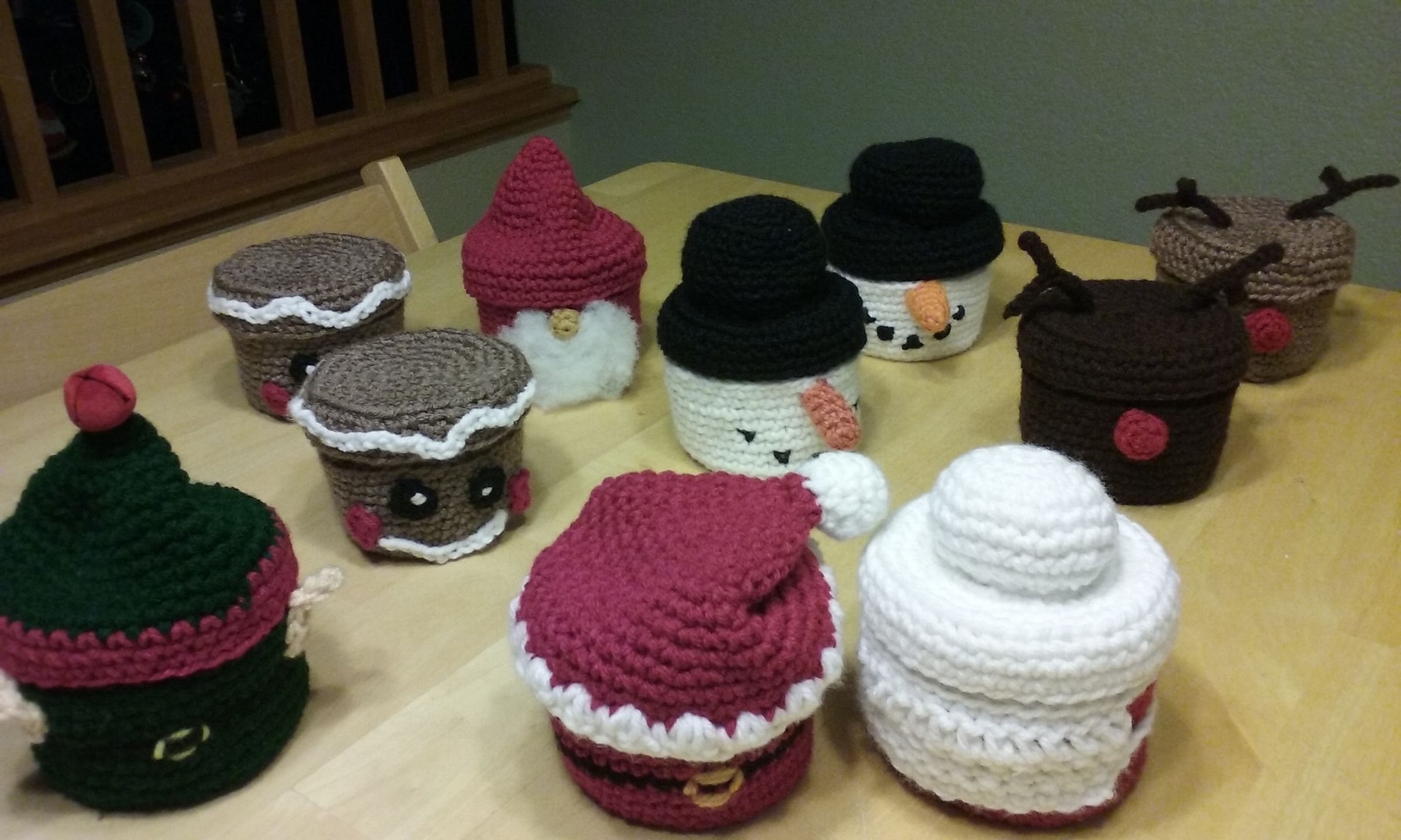 Crocheted Candy Jar Covers (Christmas Themed) : 8 Steps (with Pictures ...