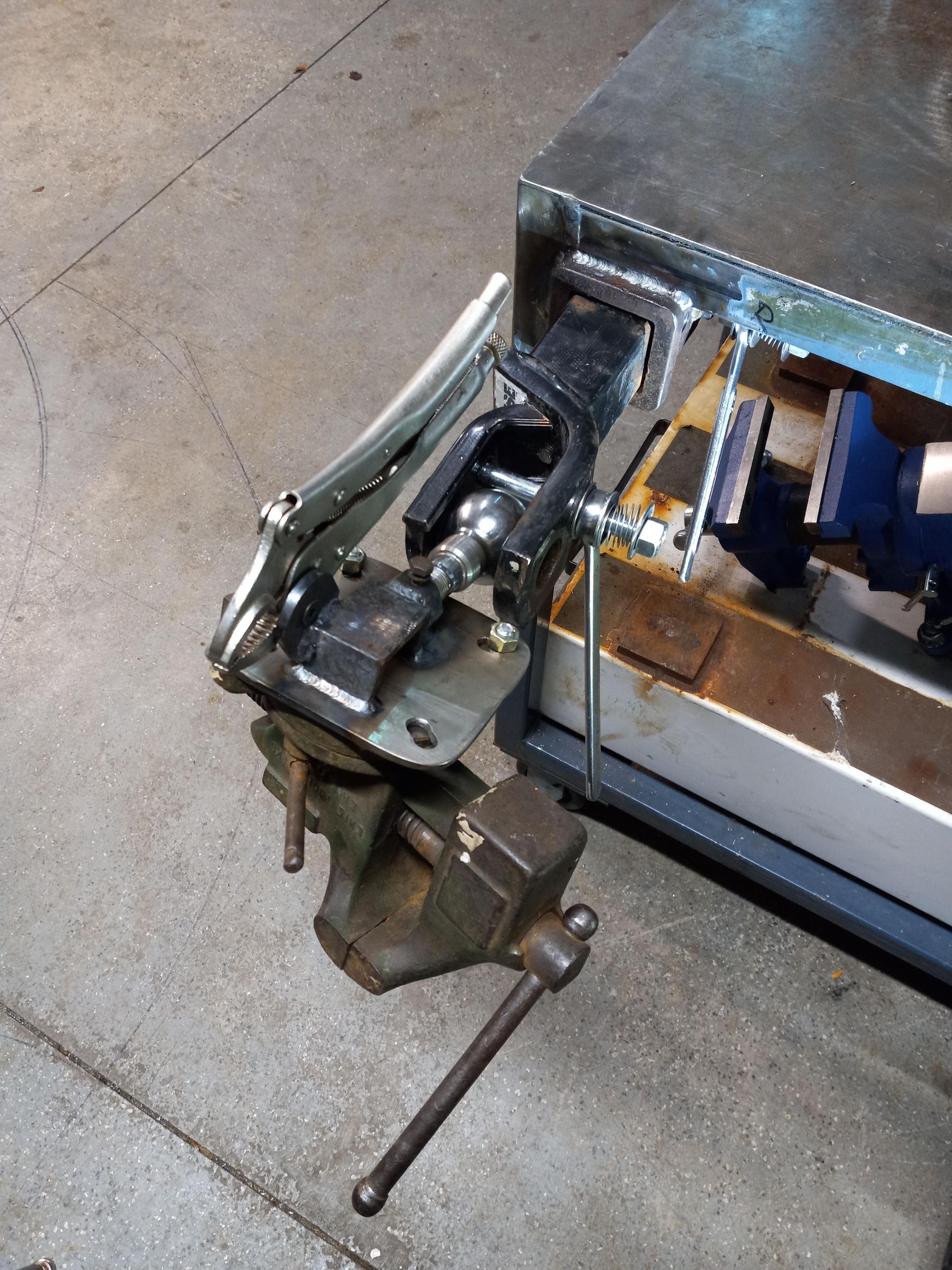 DIY Ball Swivel for Vise/Welding Positioner Out of Reclaimed 2x2 ...