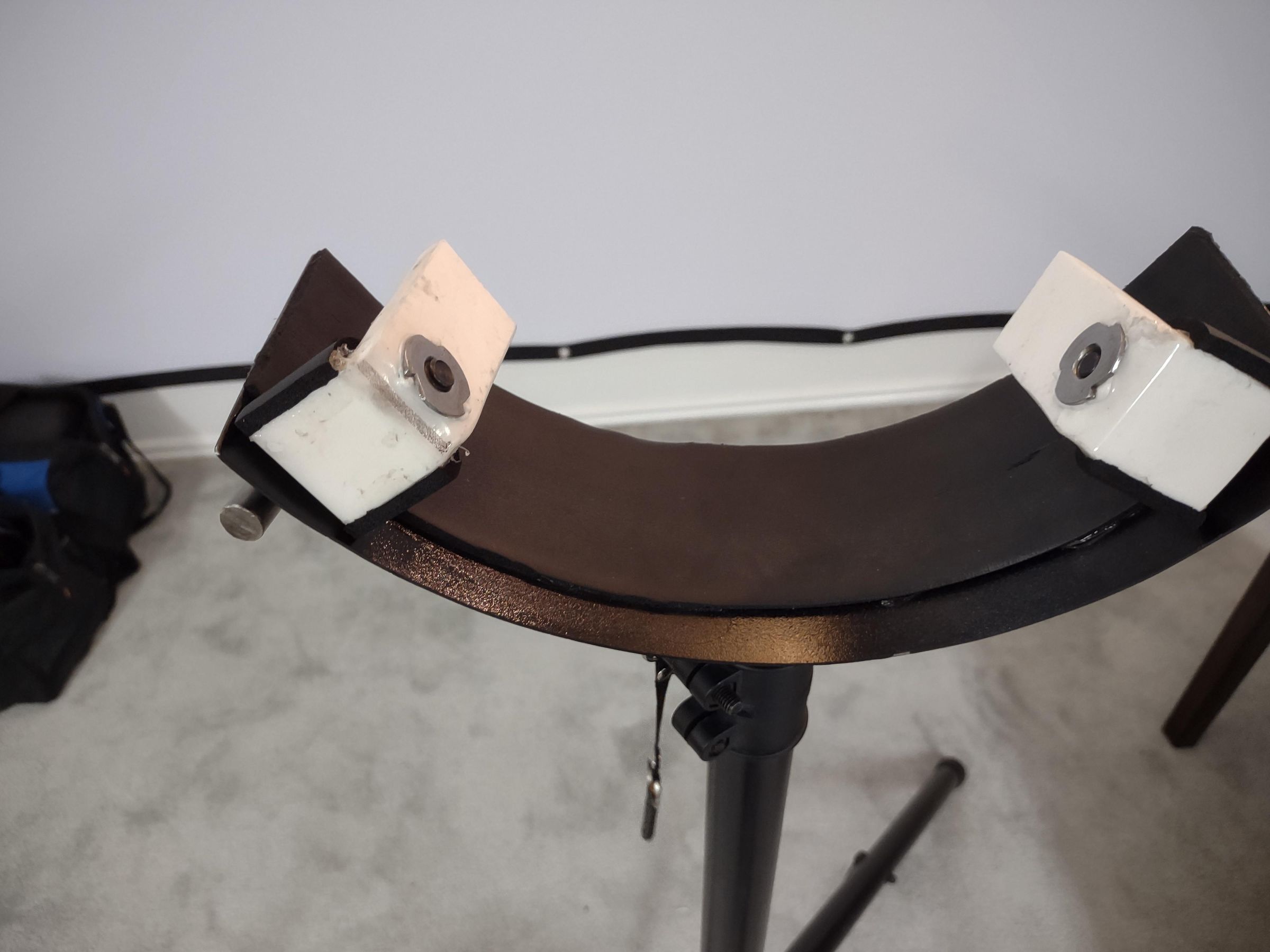 Open Back Banjo Stand : 4 Steps - Instructables