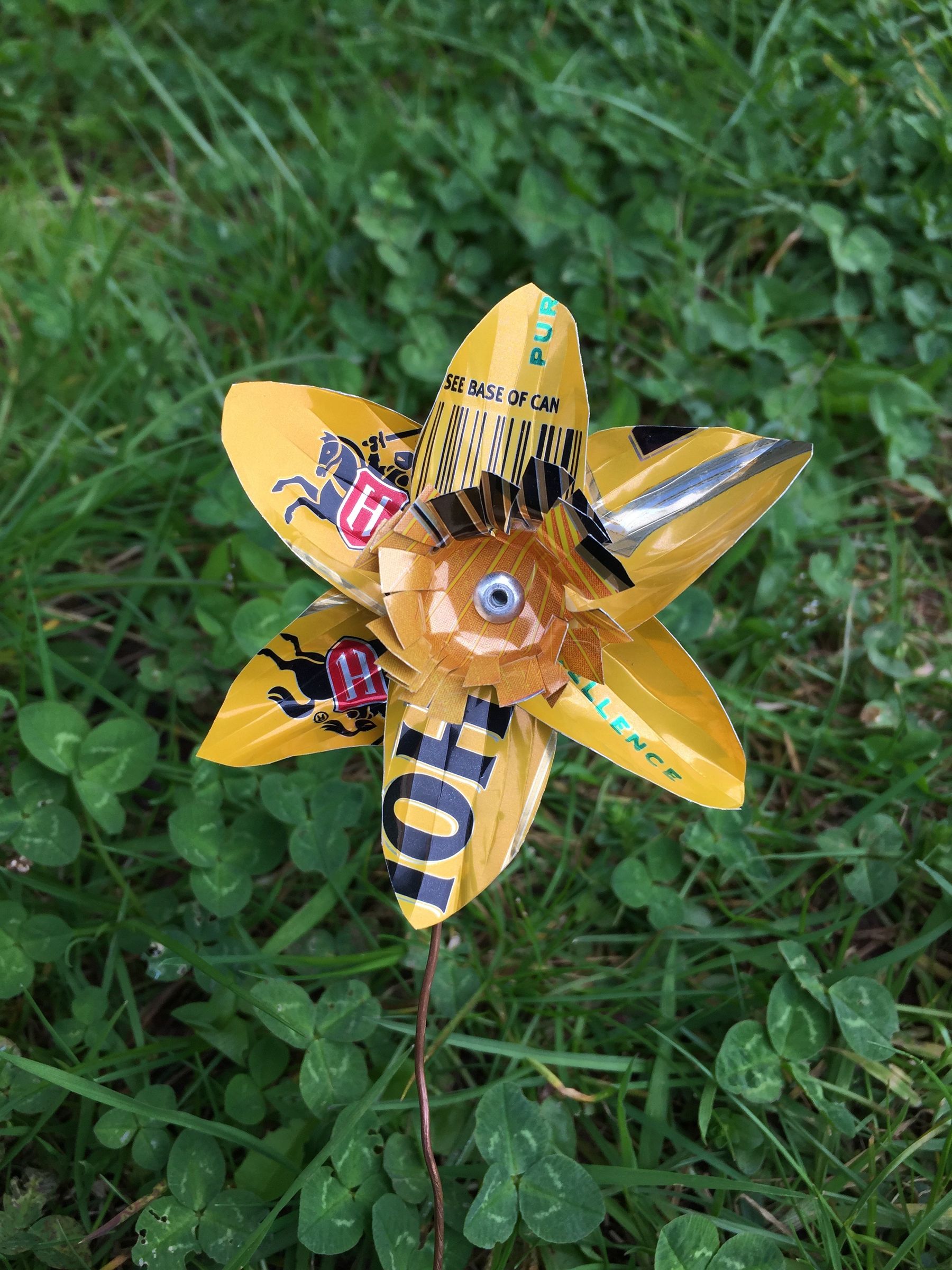 How to Make a Simple Recycled Tin-Can Flower for Your Garden or Plant ...